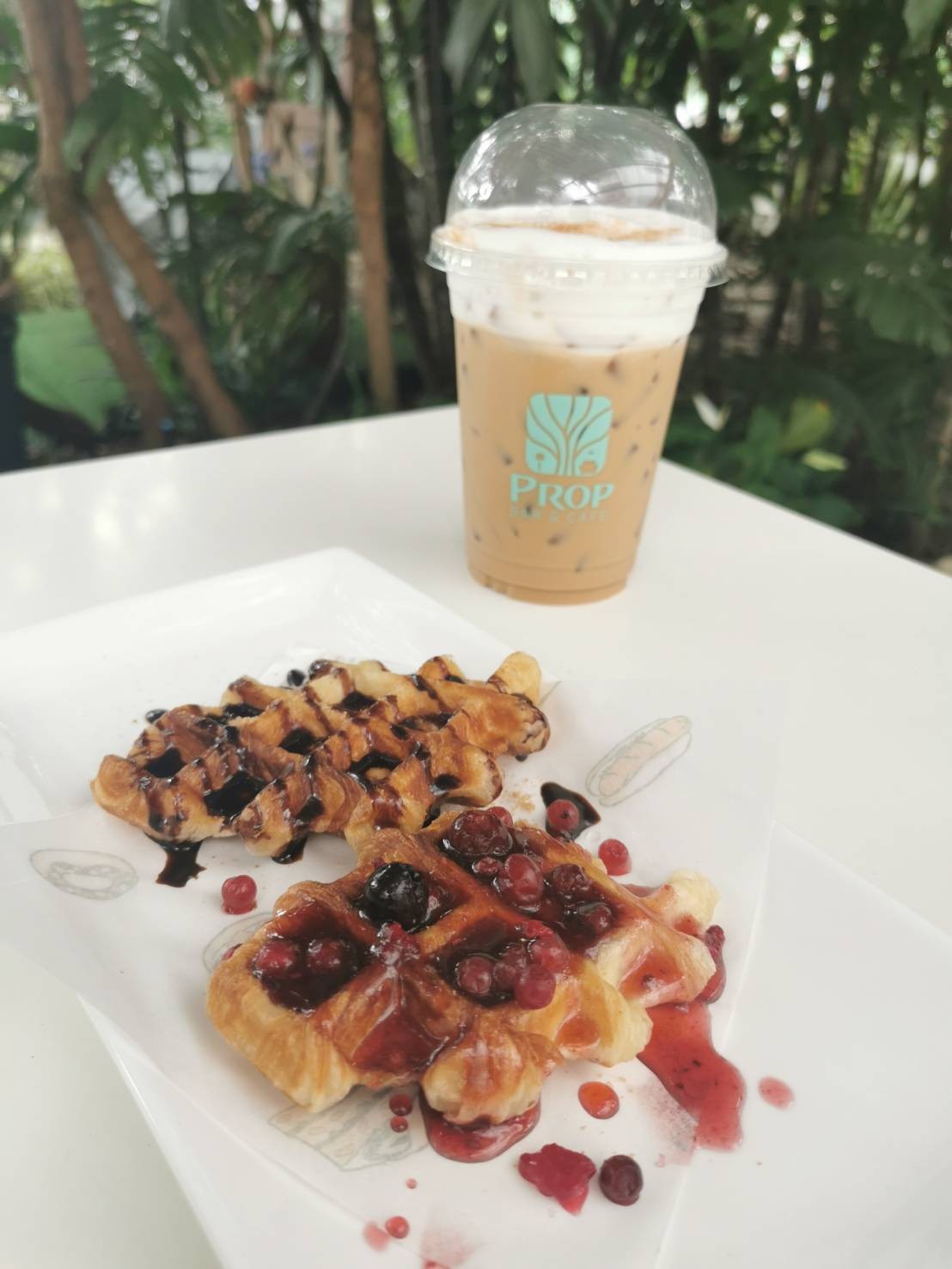 รีวิว Prop Bar & Cafe' Prop Bar & Cafe' - ครอฟเฟิล