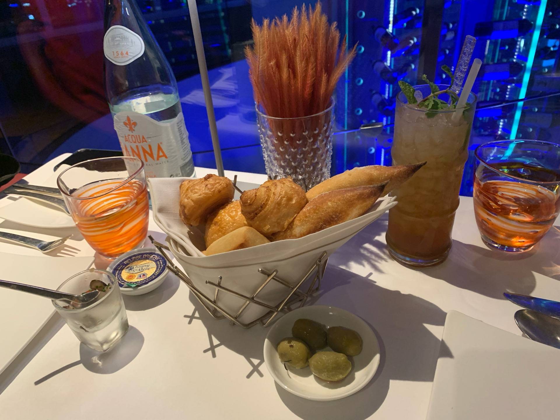 Orderve ร้าน Red Sky Restaurant at Centaragrand at Centralworld - Wongnai