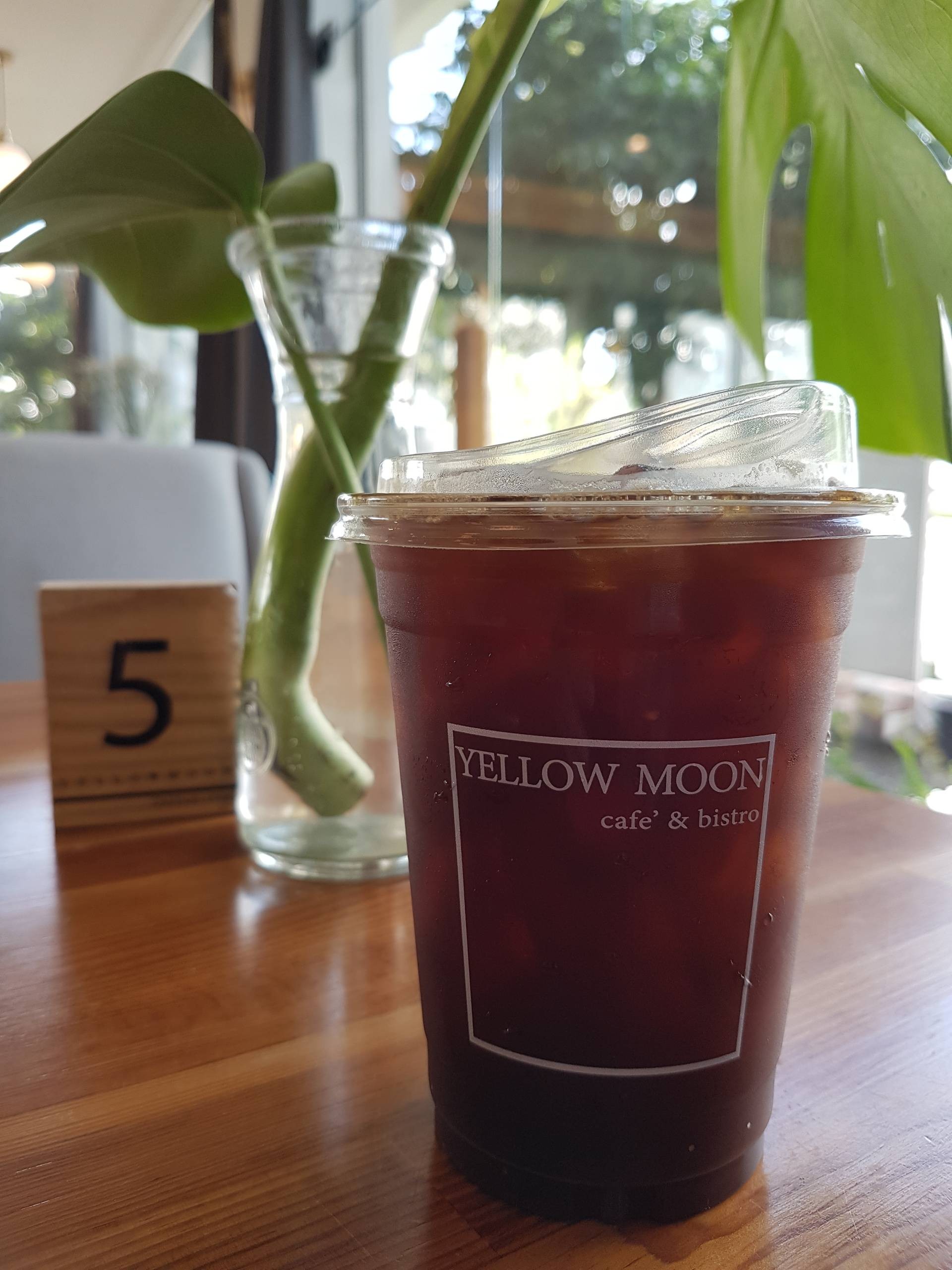 รีวิว La moon cafe’ - ร้านขาวสะอาด น่านั่ง เปิดเพลงดี ควรมี maintenance ...