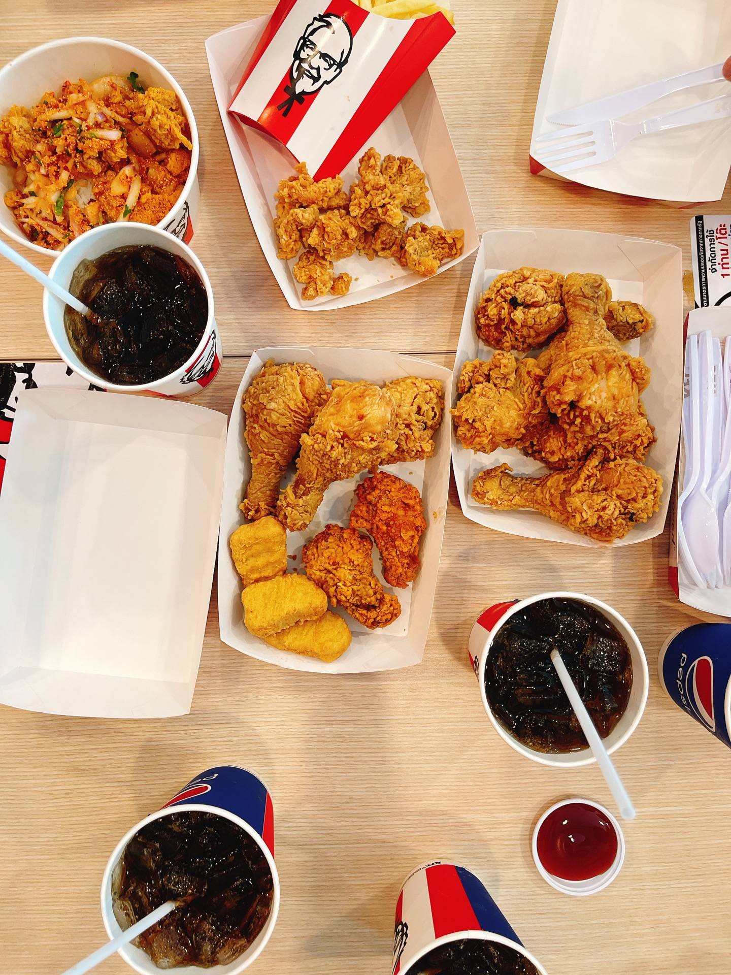 รีวิว KFC ปั๊ม ปตท.หจก.เกียรติสมพงษ์ (นครสวรรค์ ขาออก) - เดินทางมาหิว ๆ ...