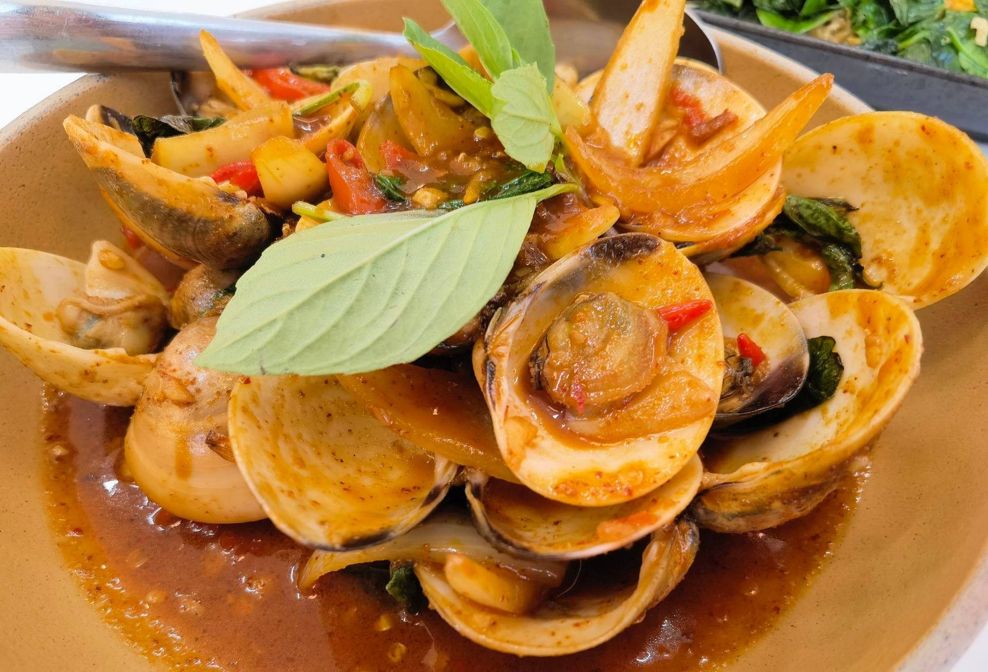 หอยตลับผัดน้ำพริกเผา ร้าน ตั้งโต๊ะภูเก็ต Tangtoh Restaurant & Cafe ...