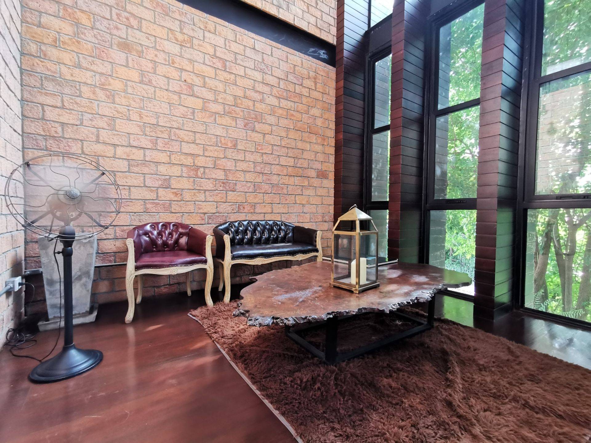 รูป The LOCAL - Ari