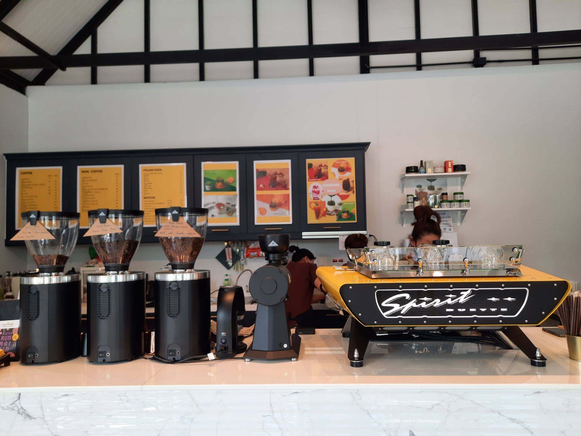 รีวิว Running Cafe - ร้านกาแฟที่ลงทุนกับเรื่องกาแฟเยอะมาก ๆ