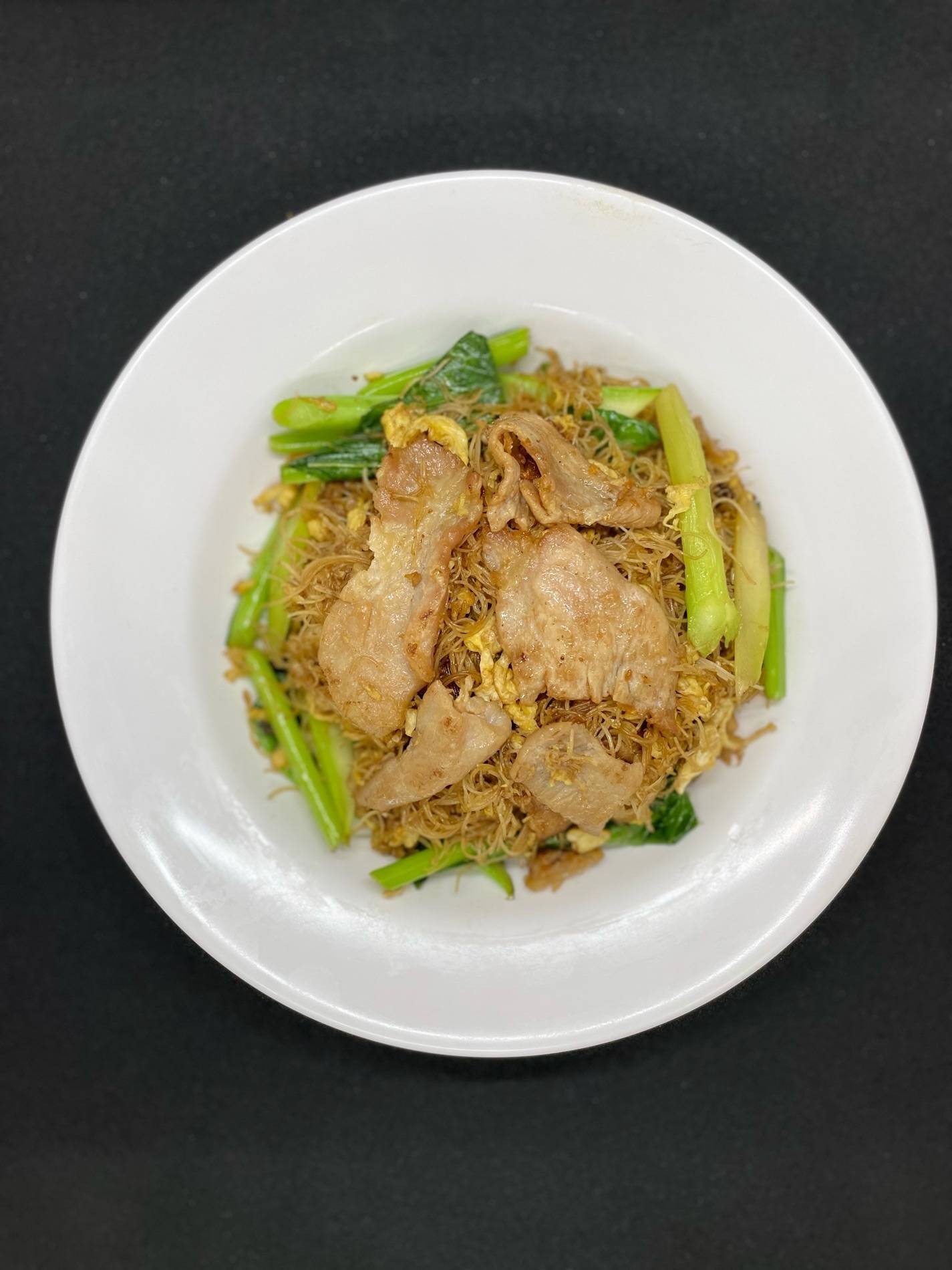 เส้นหมี่ผัดซีอิ๊วหมู • image ร้าน ยินดีราดหน้า YINDEE - Wongnai