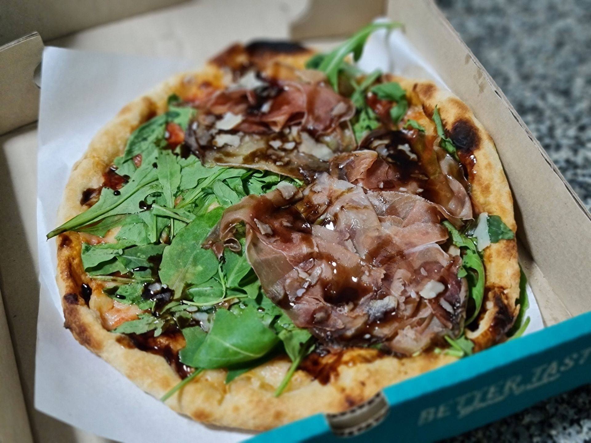 รีวิว premium craft pizza บางนา - ลองใหม่พิซซ่าหน้าปาม่าแฮมกับร็อคเก็ต