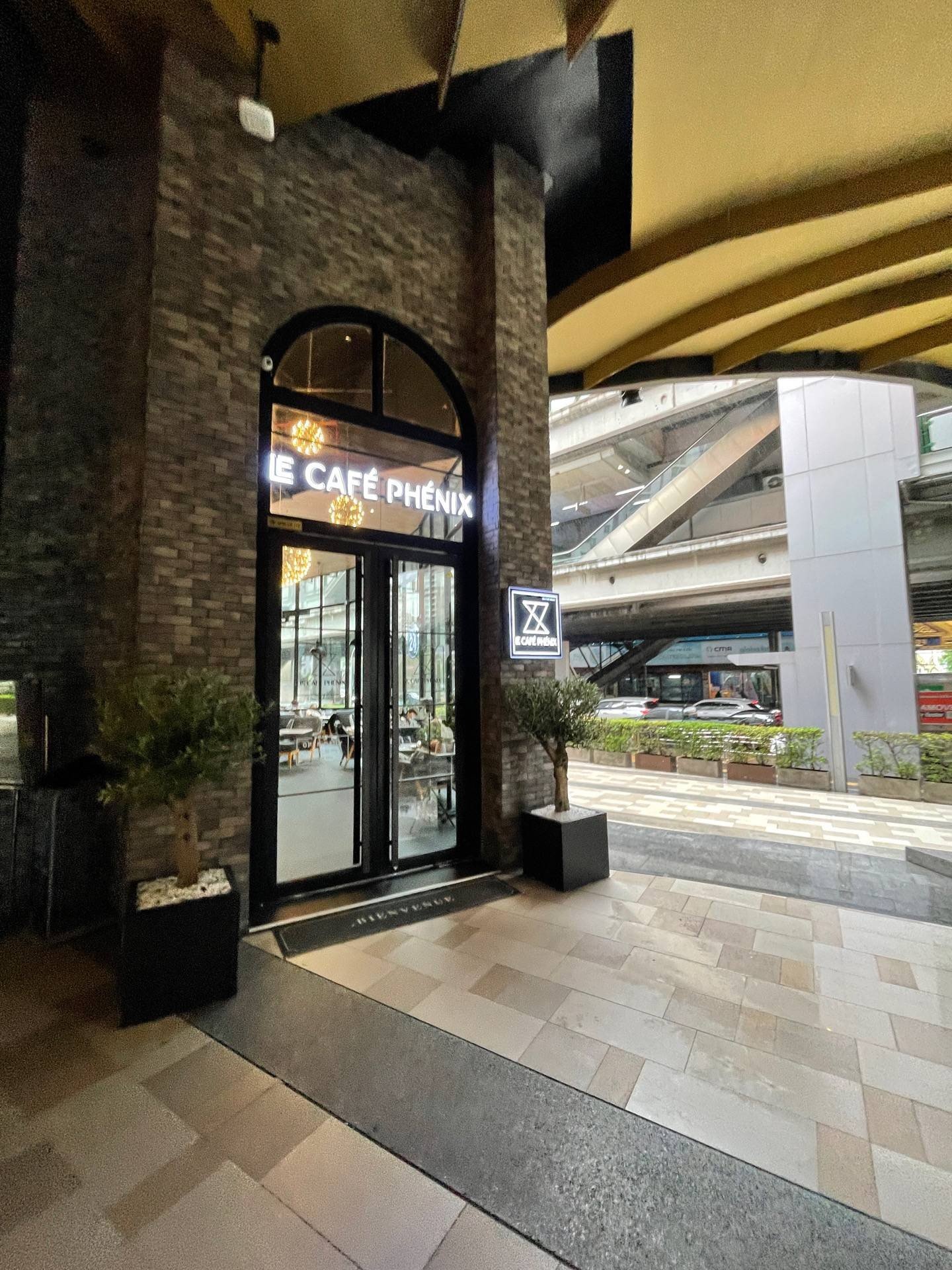 รีวิว Le Café Phénix Gateway Ekamai - คาเฟ่ 24 ชั่วโมง โอ่โถง