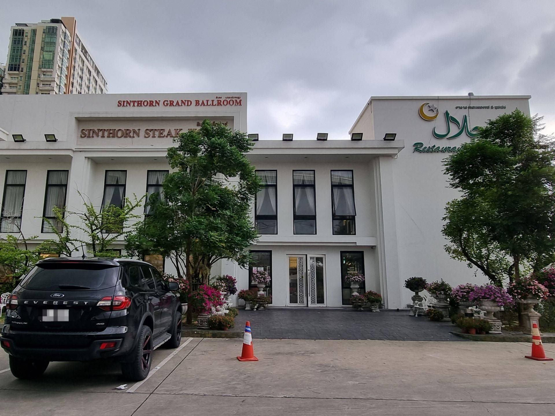 รีวิว Sinthorn Steakhouse ศรีนครินทร์ - บุฟเฟ่ต์ปิ้งย่างฮาลาล ถูกใจสายทานเนื้อ