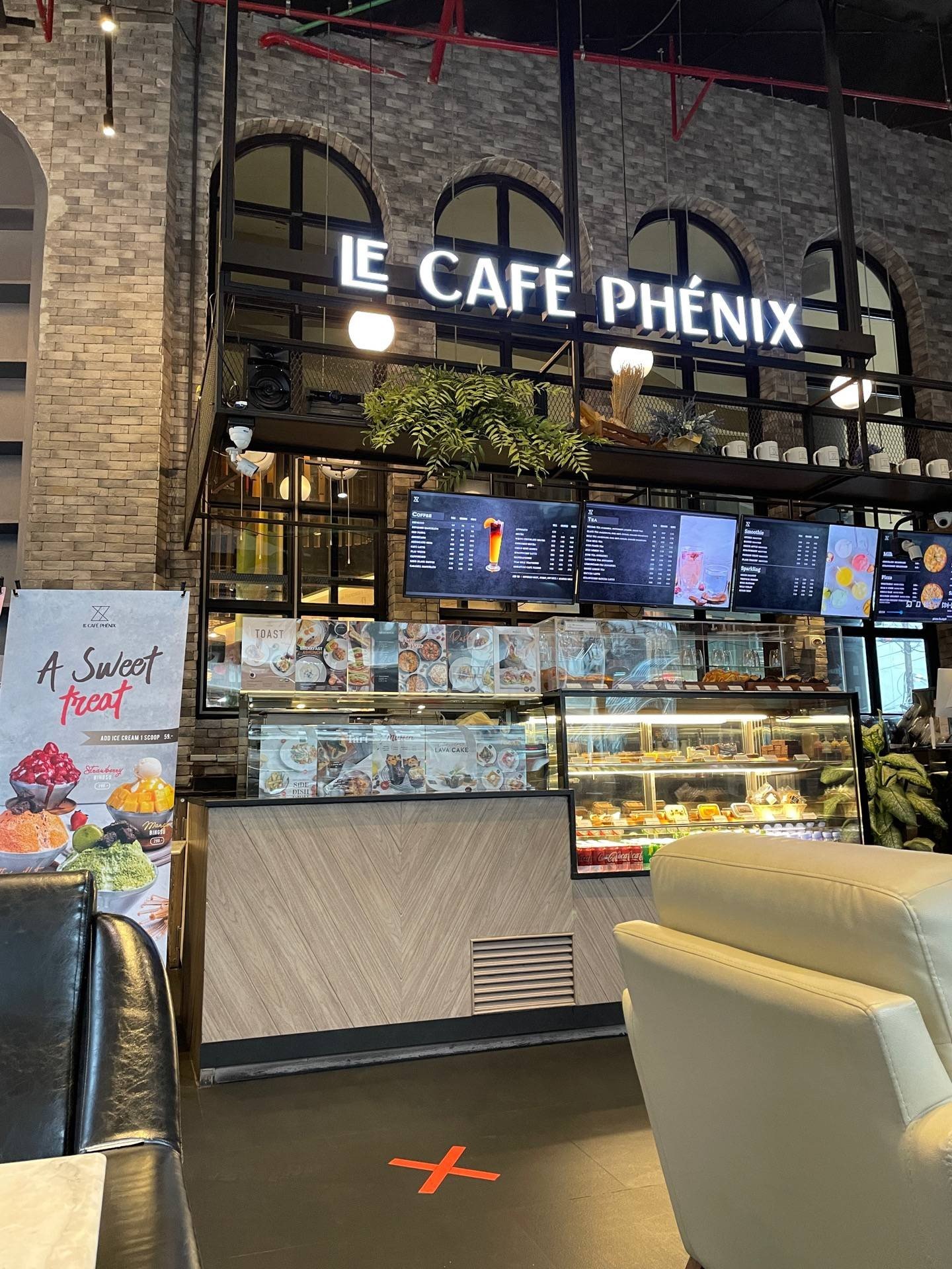 รูป Le Café Phénix Gateway Ekamai