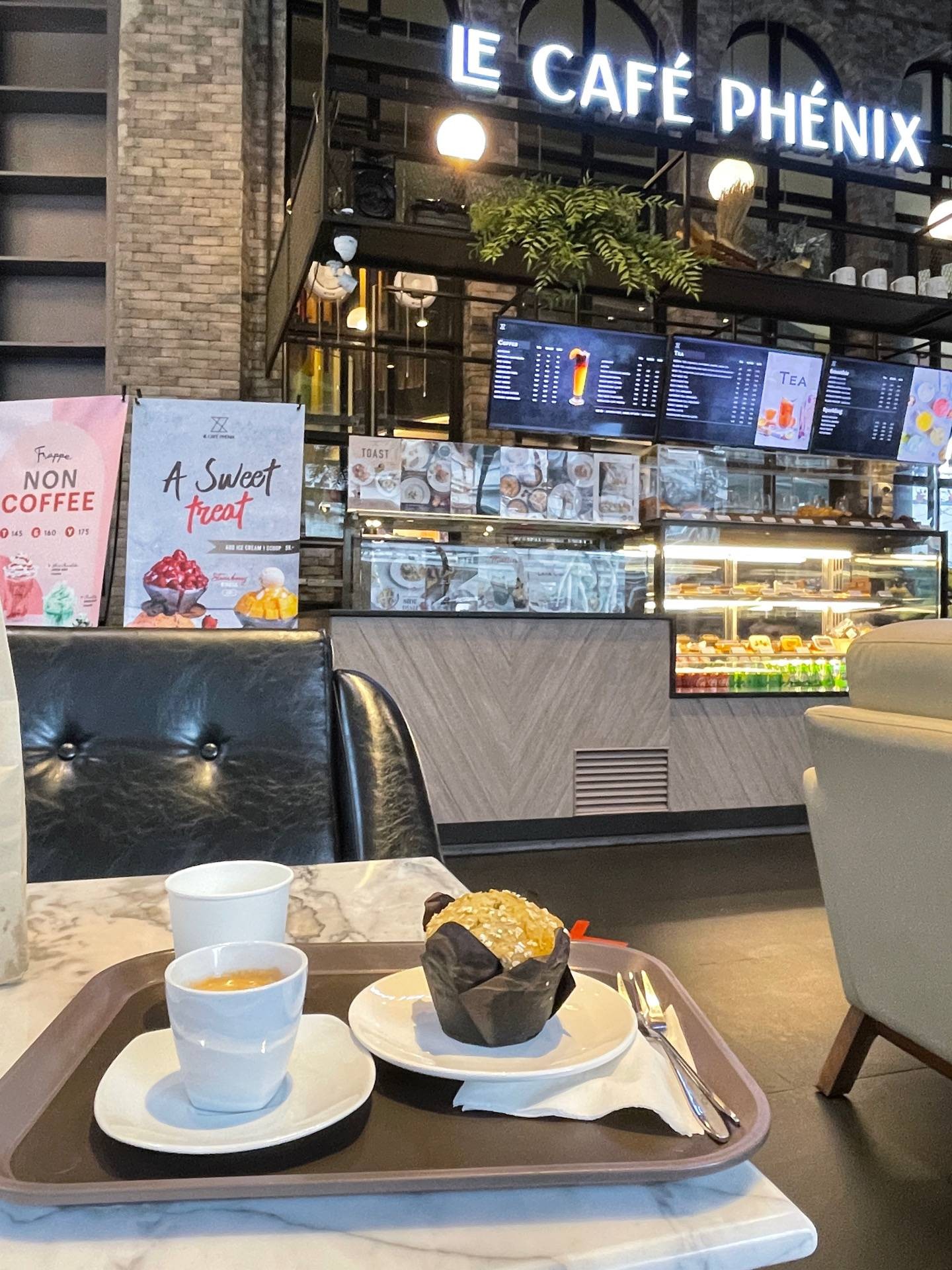 รูป Le Café Phénix Gateway Ekamai