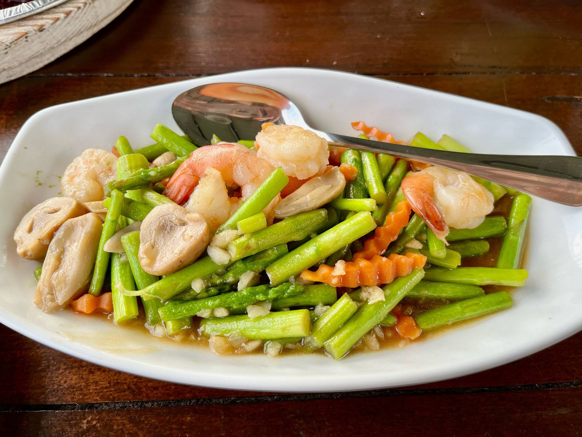 รูป The Good View Village Restaurant & Karaoke แม่เหียะ - Wongnai
