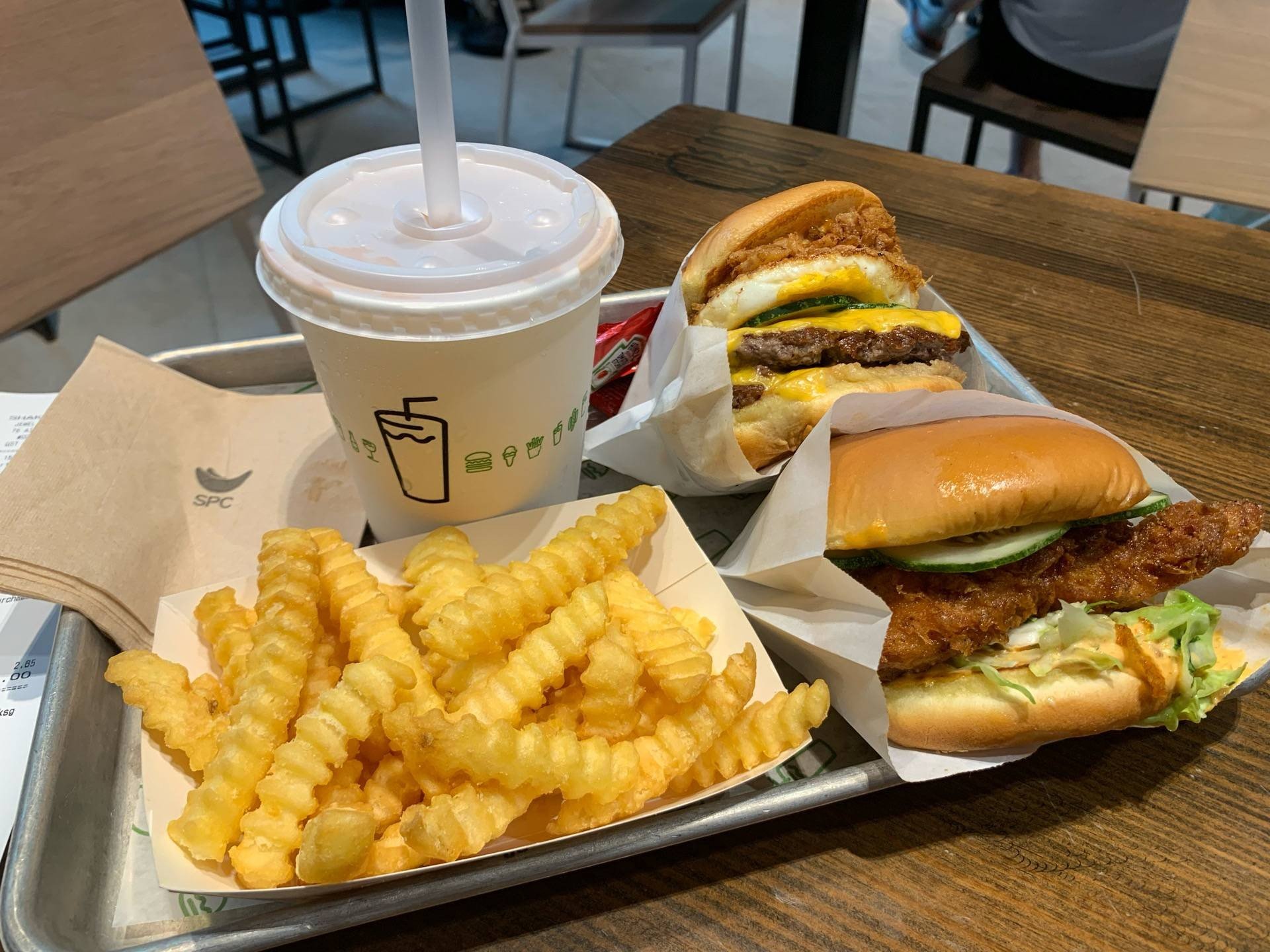 รีวิว Shake Shack Jewel Changi Airport - ร้านburgerดัง มาสิงคโปร์อย่าพลาด