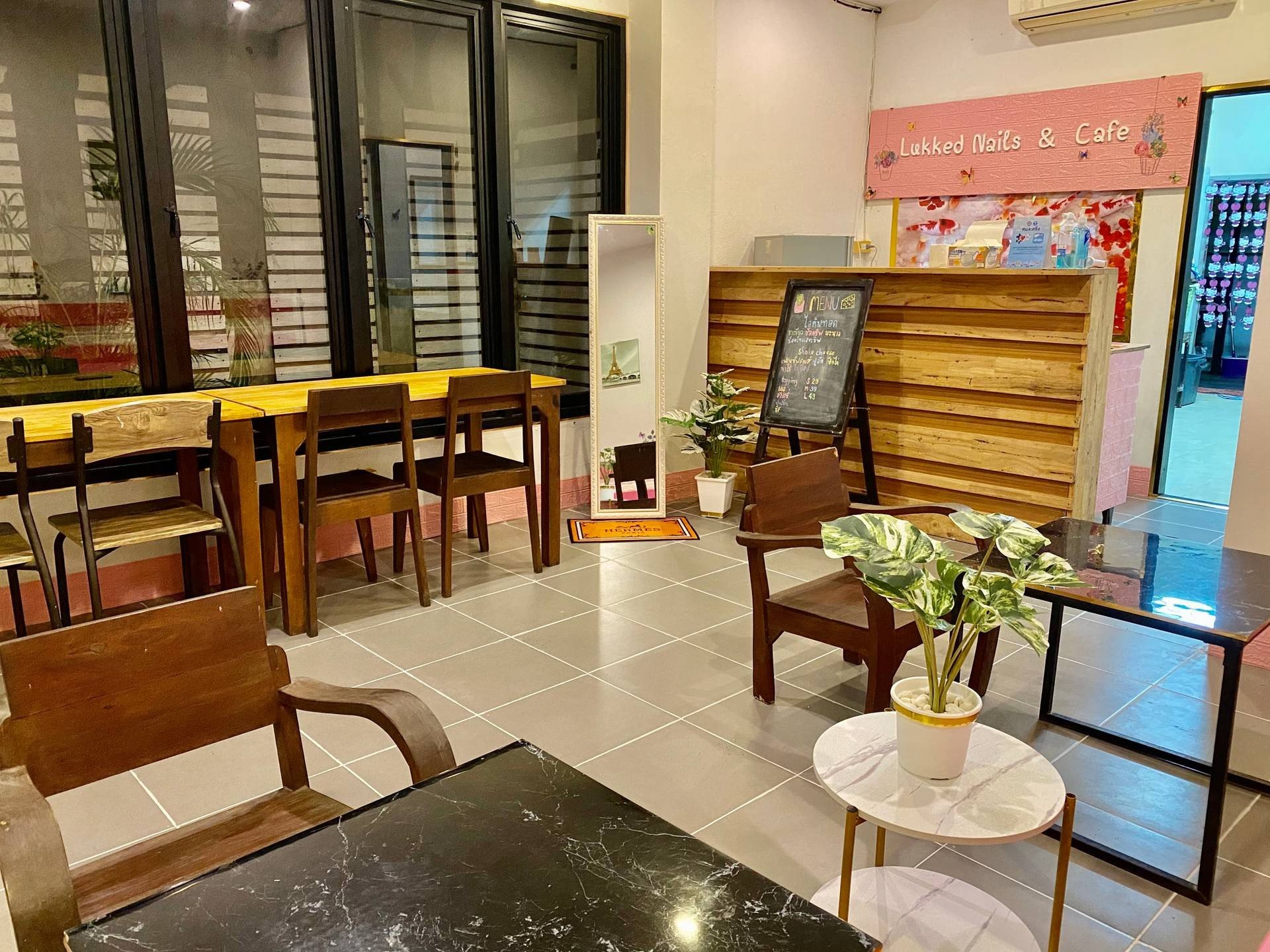 รูป Lukked Nails & Cafe หน้าอาชีวะเชียงราย - Wongnai