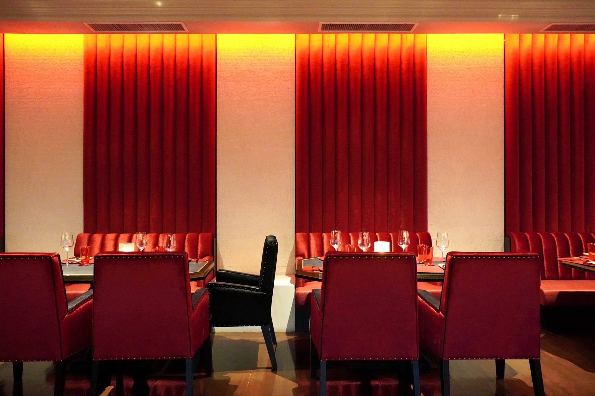 รูป Rib Room and Bar Steakhouse โรงแรมแลนด์มาร์ค กรุงเทพฯ