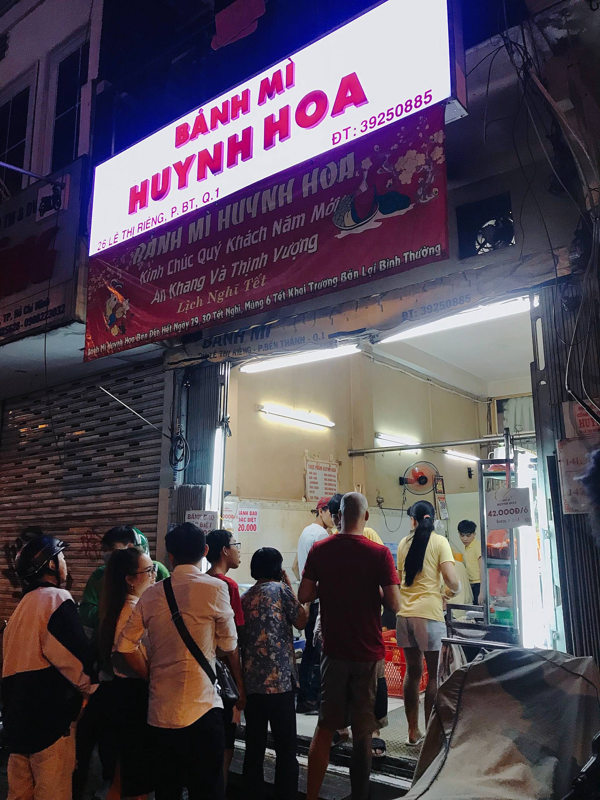 รูป Banh Mi Huynh Hoa