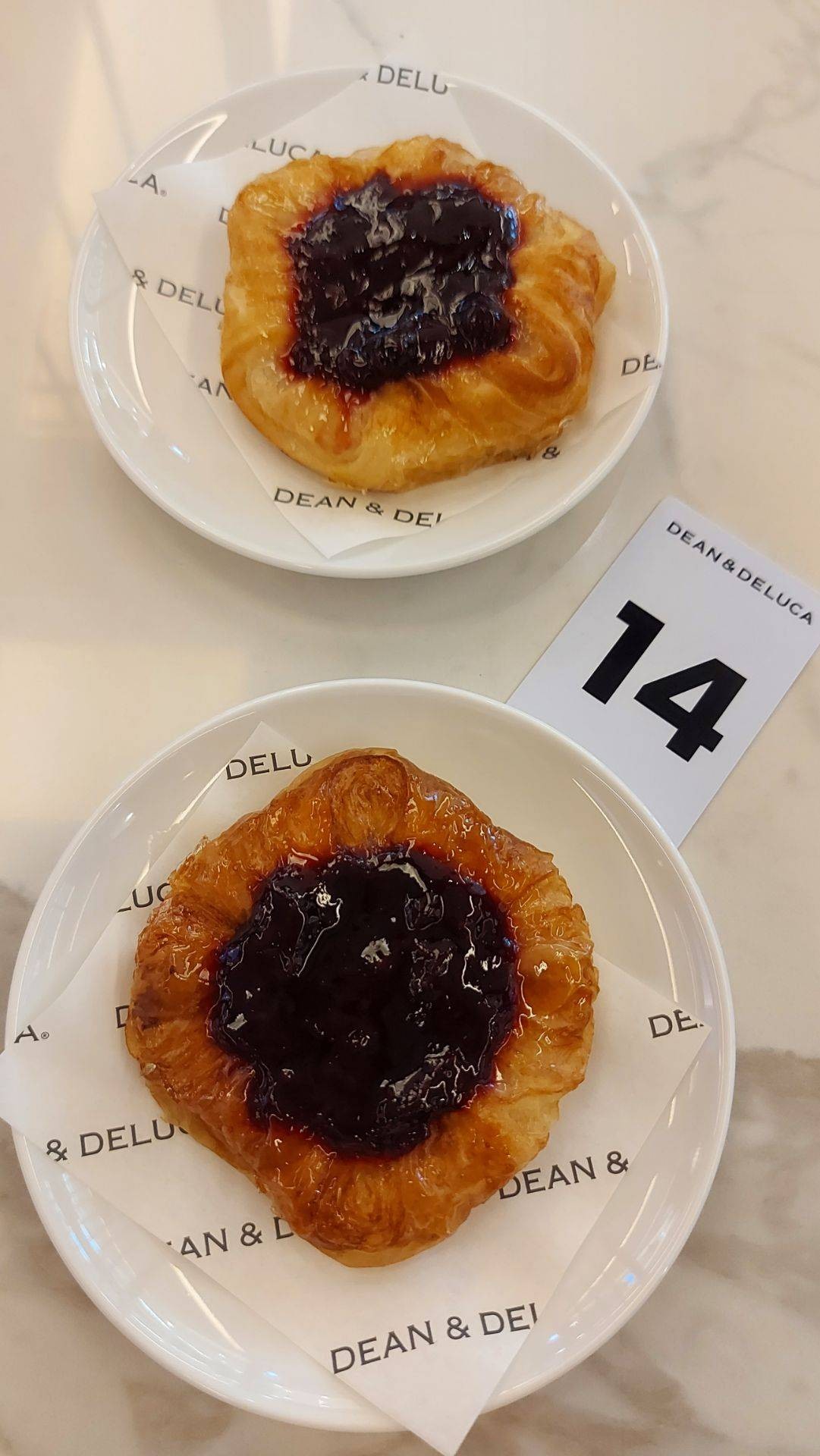 รีวิว DEAN & DELUCA Park Venture - กาแฟดี ขนมที่ทานยังเฉยๆ