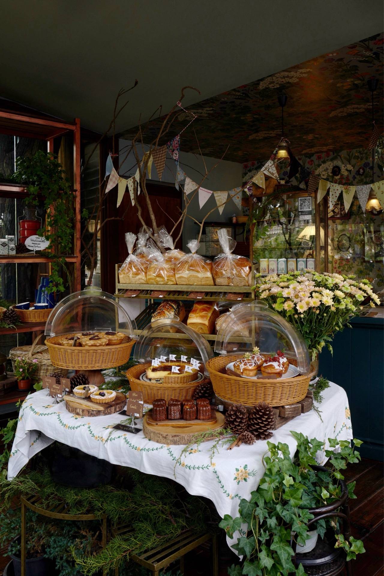 รีวิว Forest Bake - Homey atmosphere both indoor and outdoor of this ...
