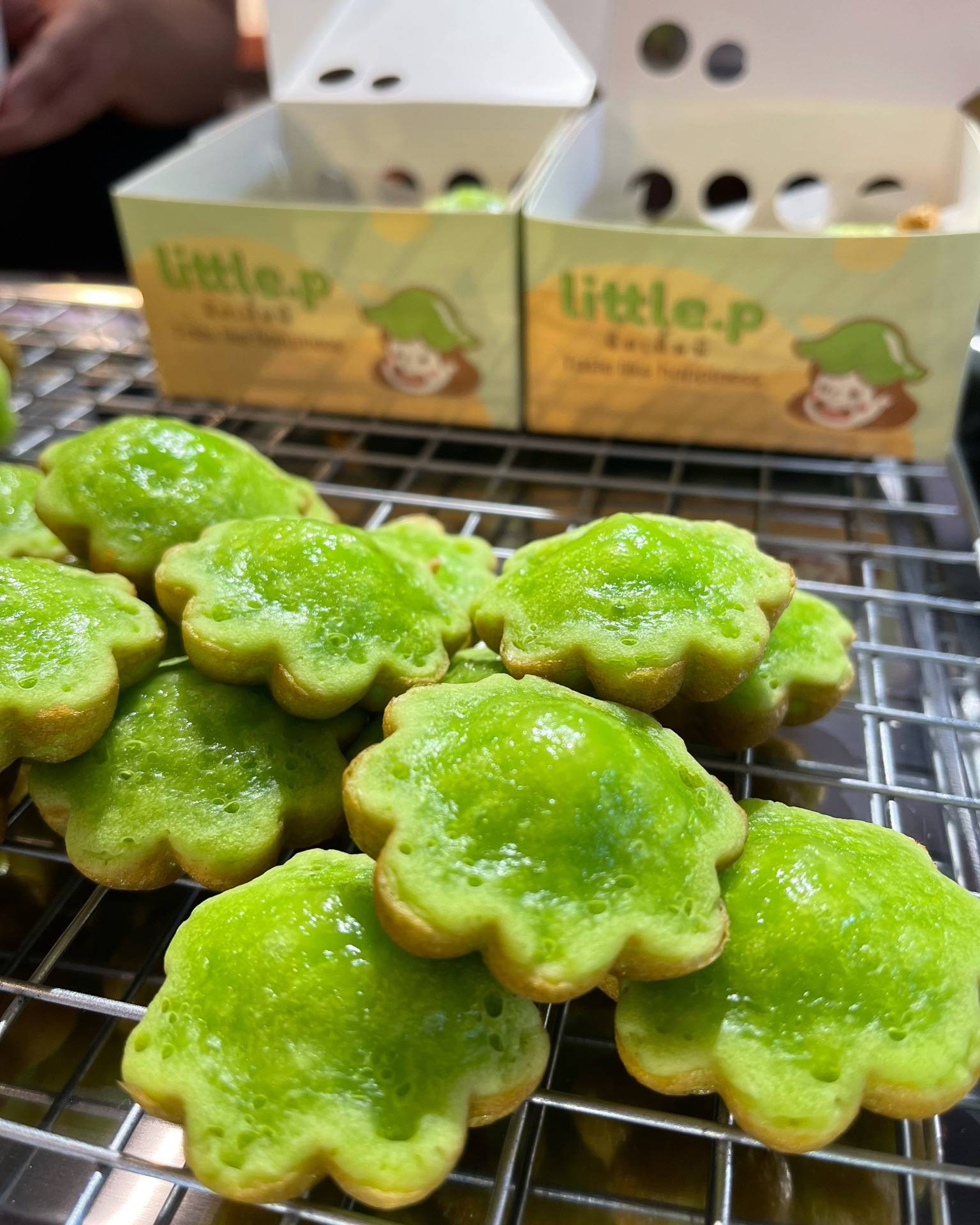 รีวิว Little.p ขนมครกใบเตย, บ้าบิ่นมะพร้าวอ่อน แป้งจี่ สามย่านมิตรทาวน์ ...