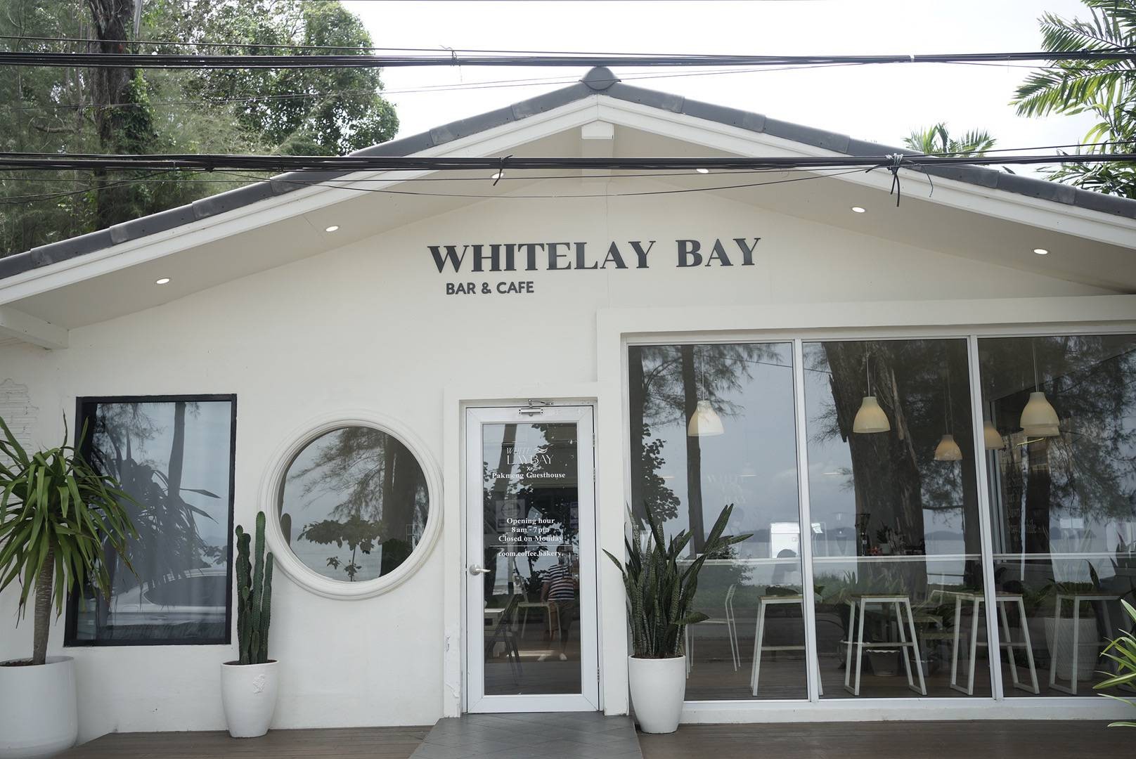รีวิว White Lay Bay - คาเฟ่บนหาดปากเมง