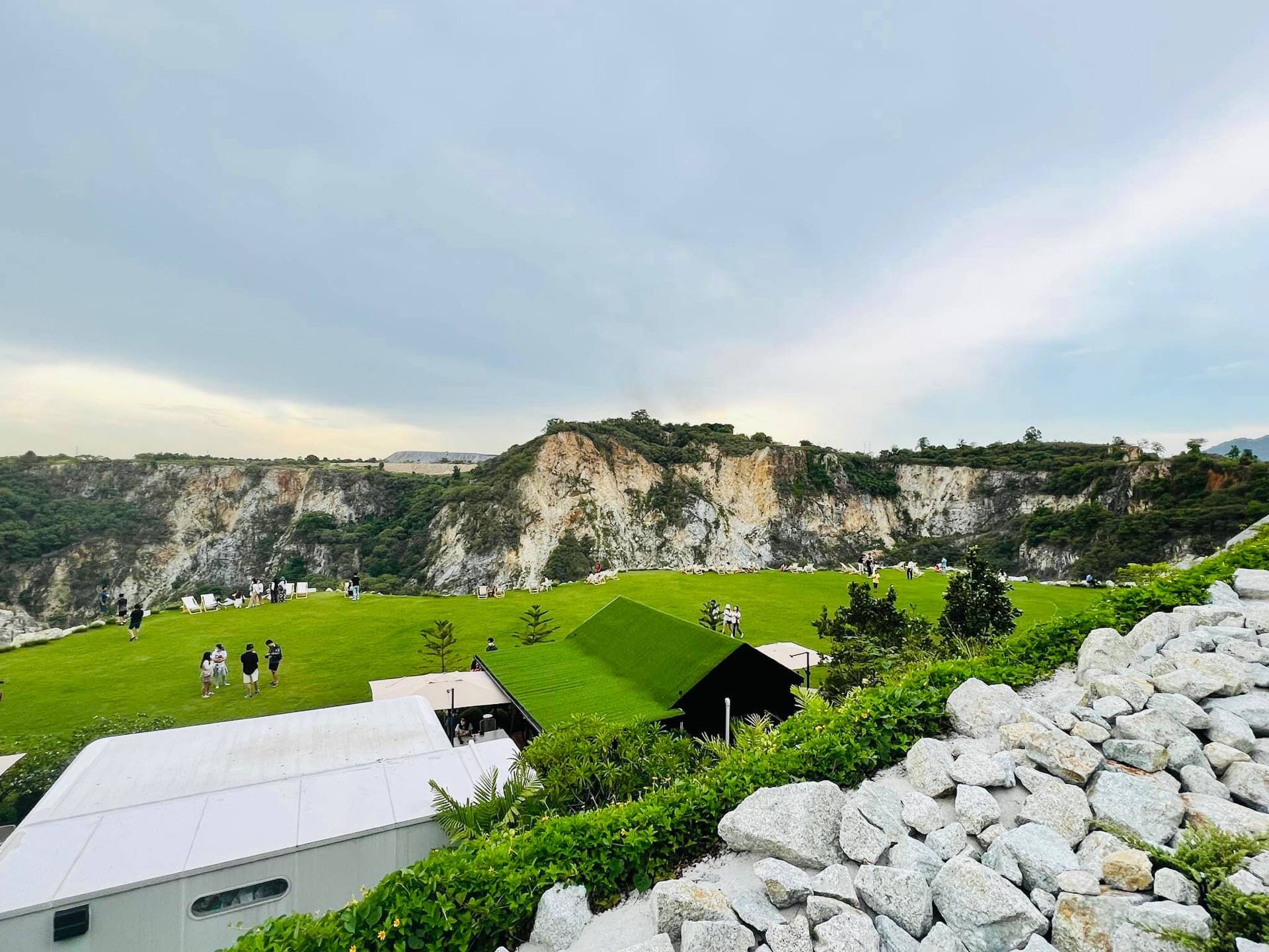 LOF LAND - รีวิวสถานที่ท่องเที่ยว - Wongnai