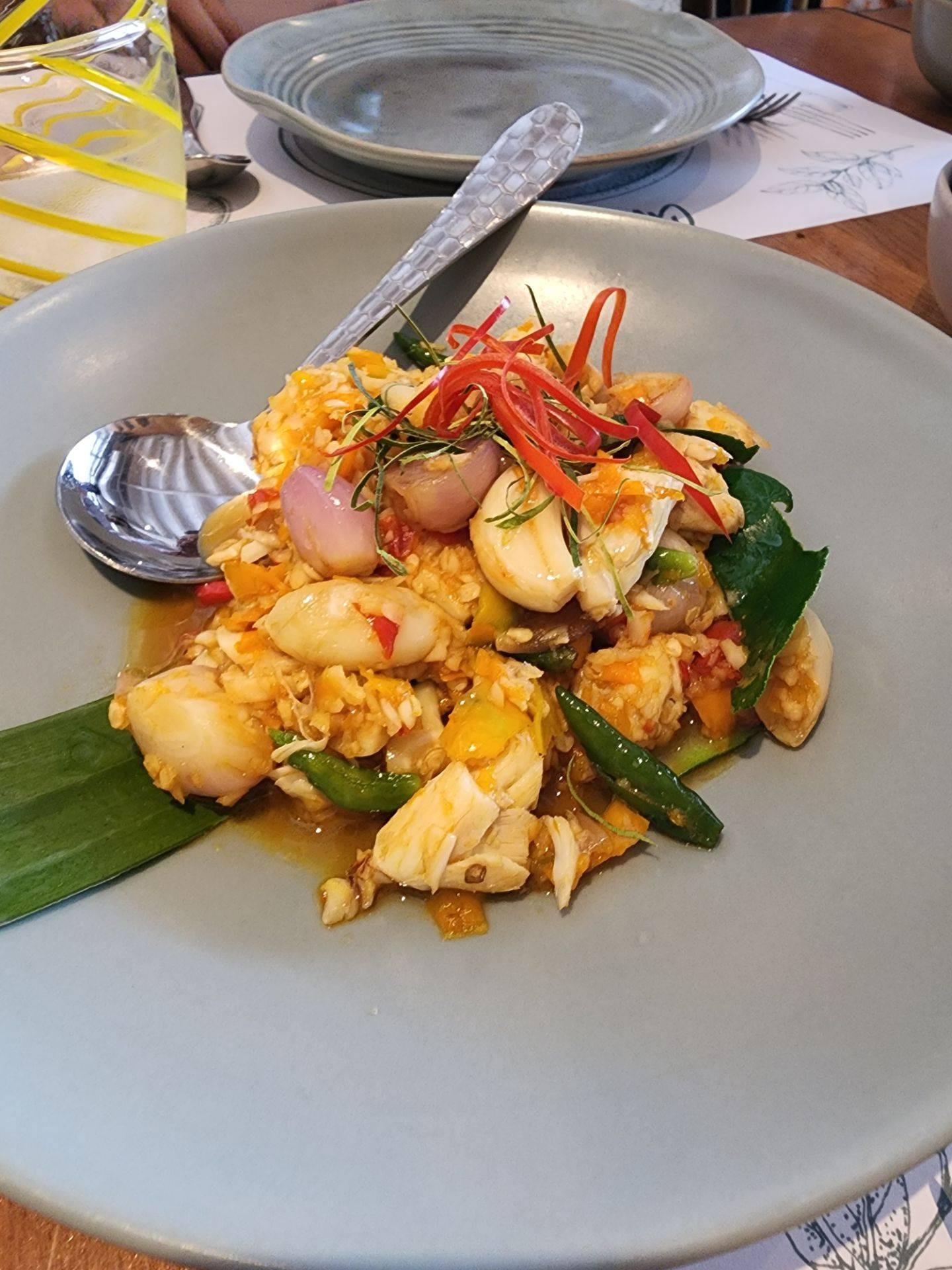 รีวิว Charm Eatery and Bar สาธร - อาหารฝรั่ง - สัญชาติไทย ใจกลางเมือง 🍽