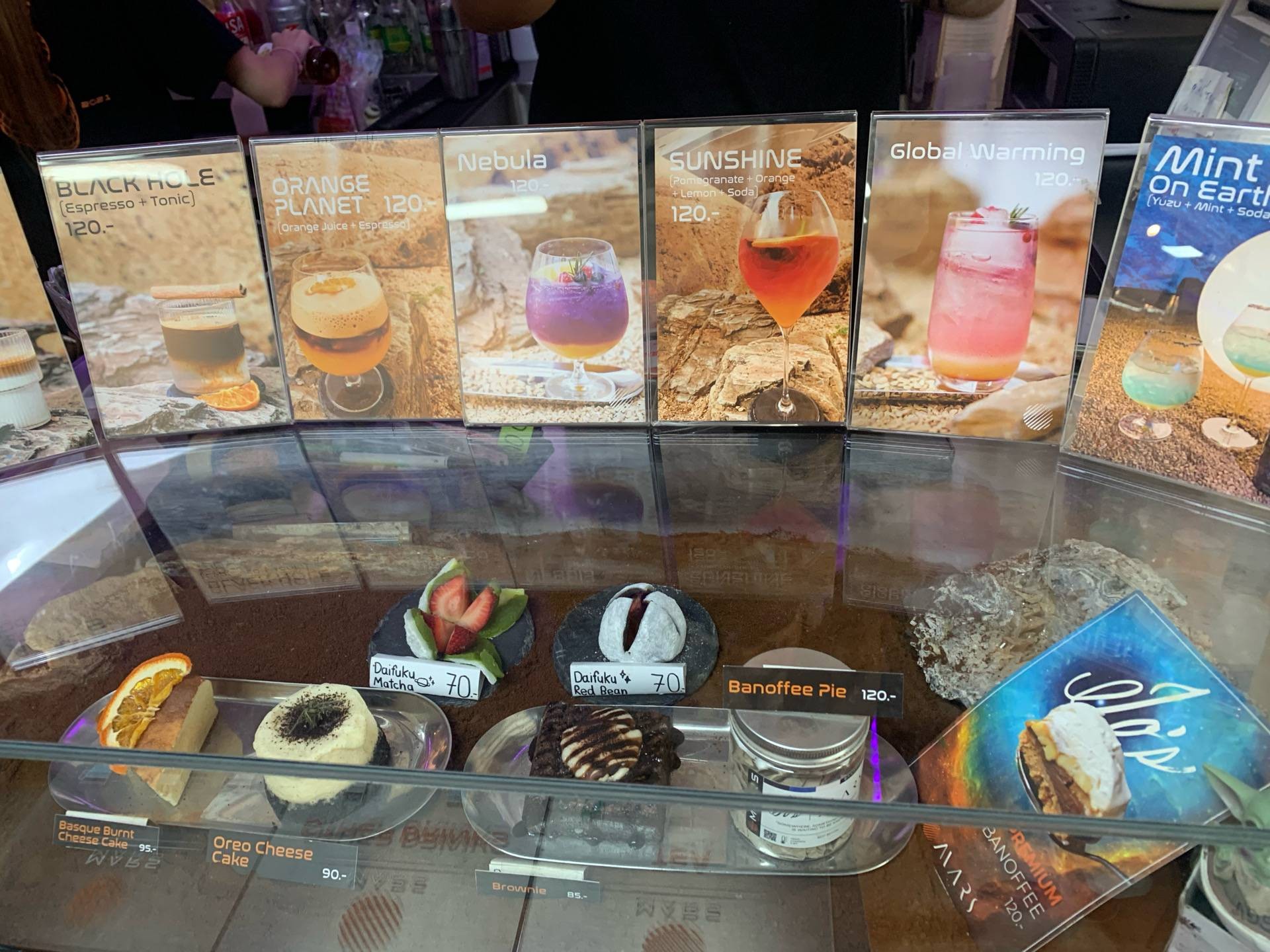 รีวิว Mars Cnx - รสชาติน้ำพอใช้ได้ แต่มุมถ่ายรูปปังที่สุด