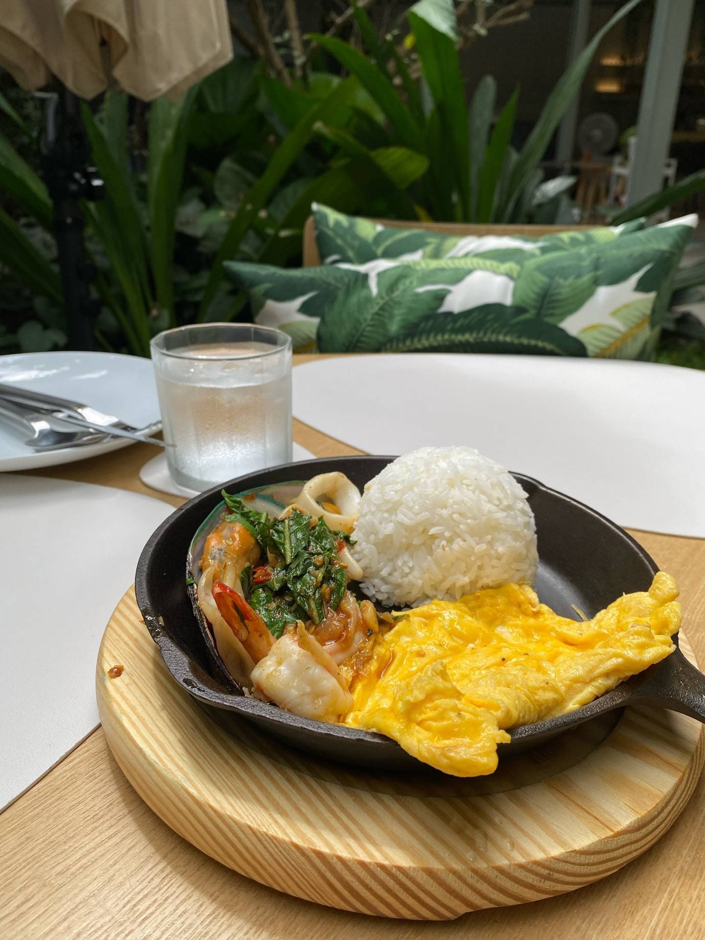 รีวิว WH cafe - Good food nice services