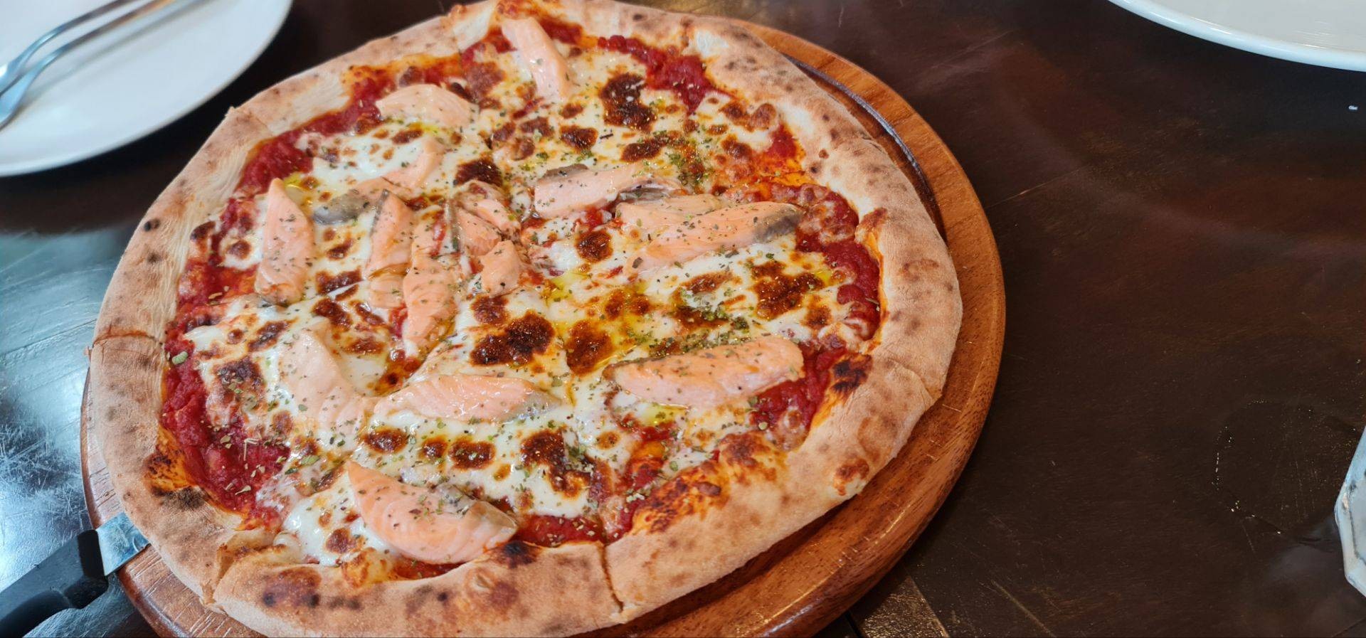 Salmon Pizza ร้าน Ranee's Restaurant The Circle Ratchapruk