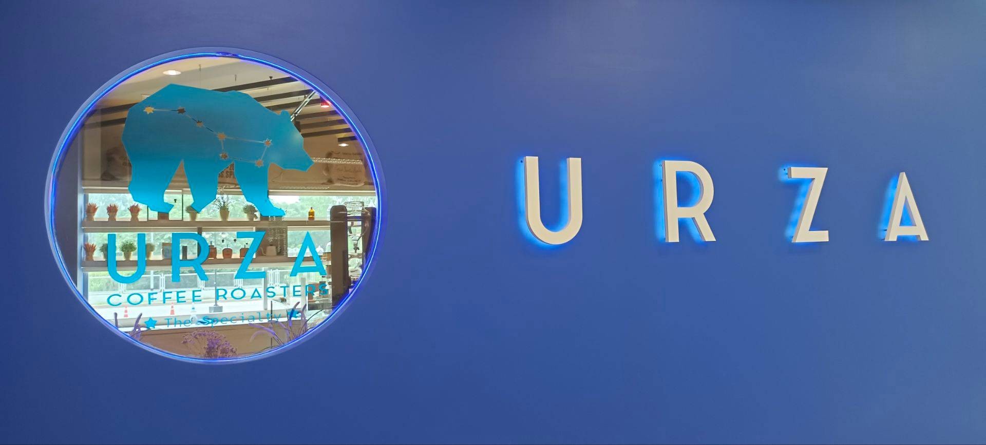 รีวิว Urza Coffee Roasters - บรรยากาศดี สีน้ำเงินๆ