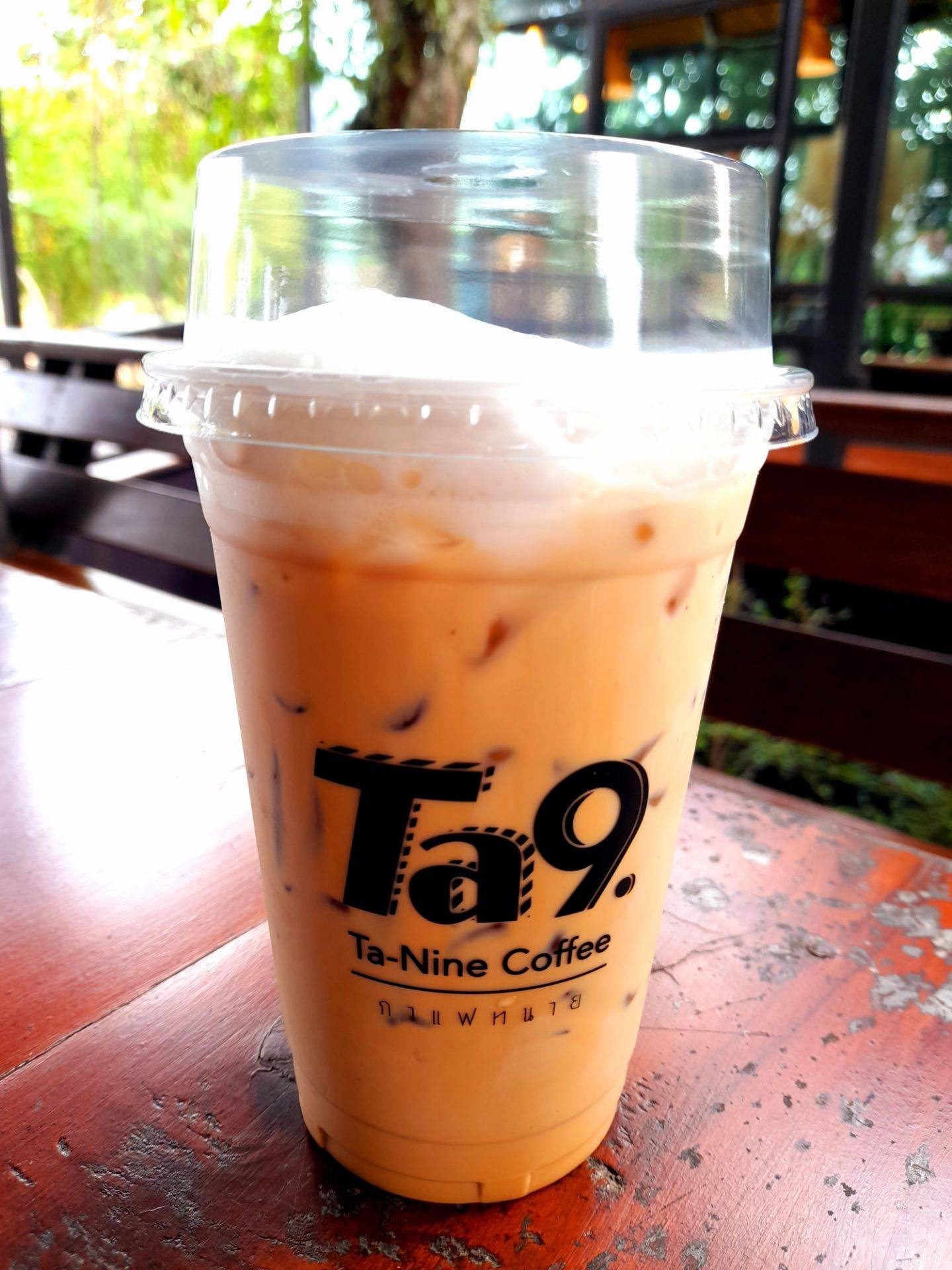ลาเต้เย็น ร้าน Ta Nine Coffee