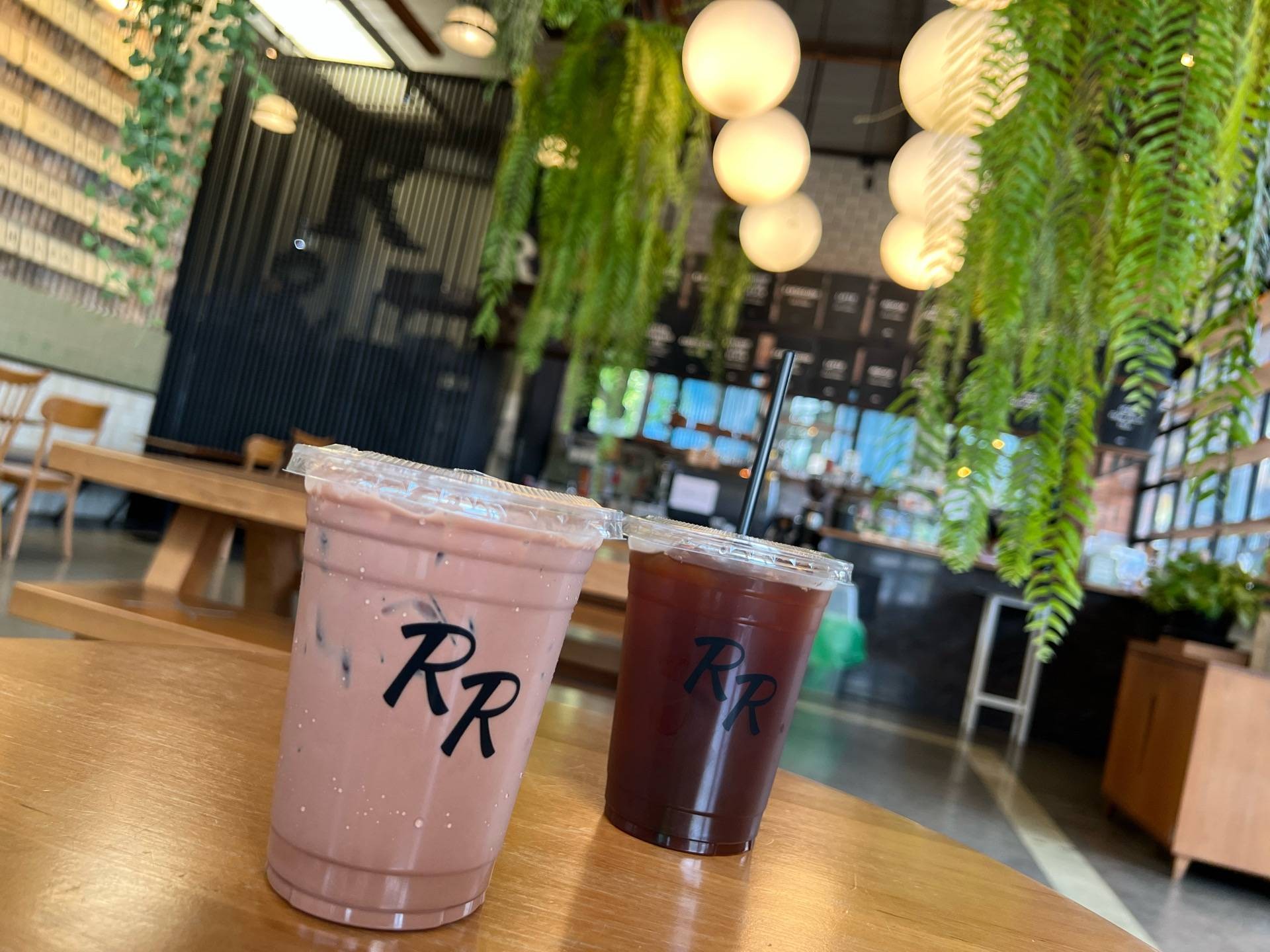 รีวิว Rest & Roll - กาแฟดี ในร้านน่านั่ง