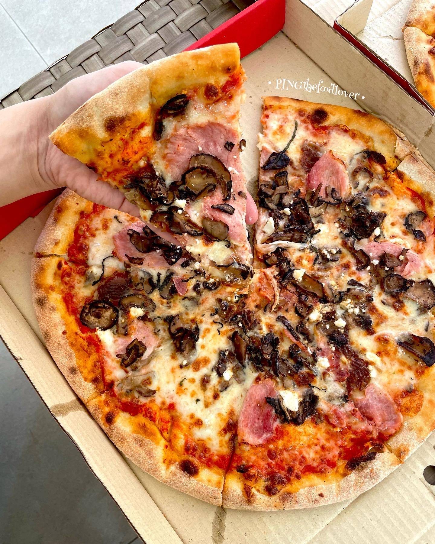 รีวิว Soho Pizza สุขุมวิท ซอย 11 - New York Pizza เครื่องแน่นไซส์ใหญ่