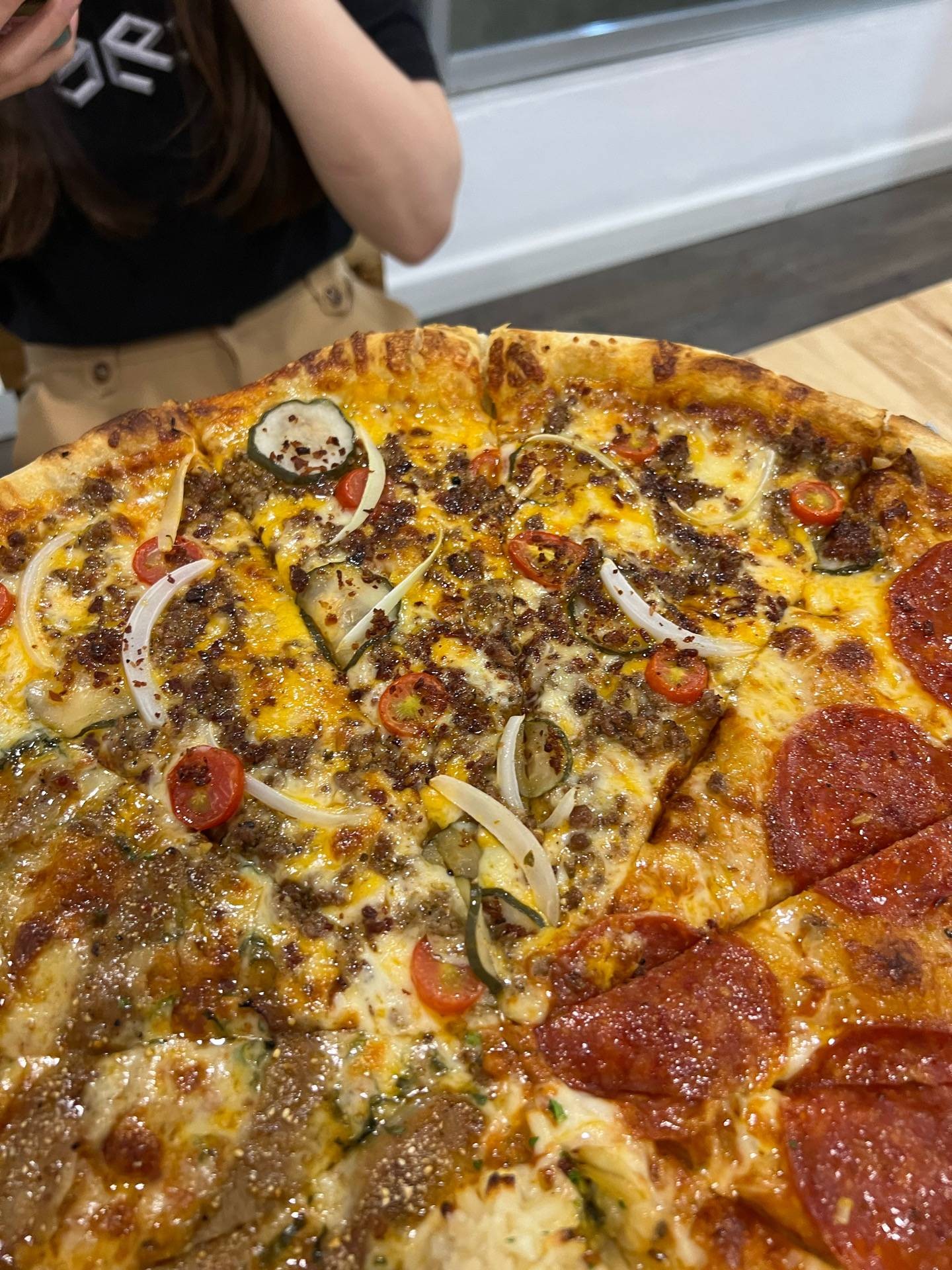 เบคอนชีสเบอร์เกอร์ • อร่อยยยย เข้ากันดีมาก ร้าน Chef Bing Pizza ซอยร่วม ...