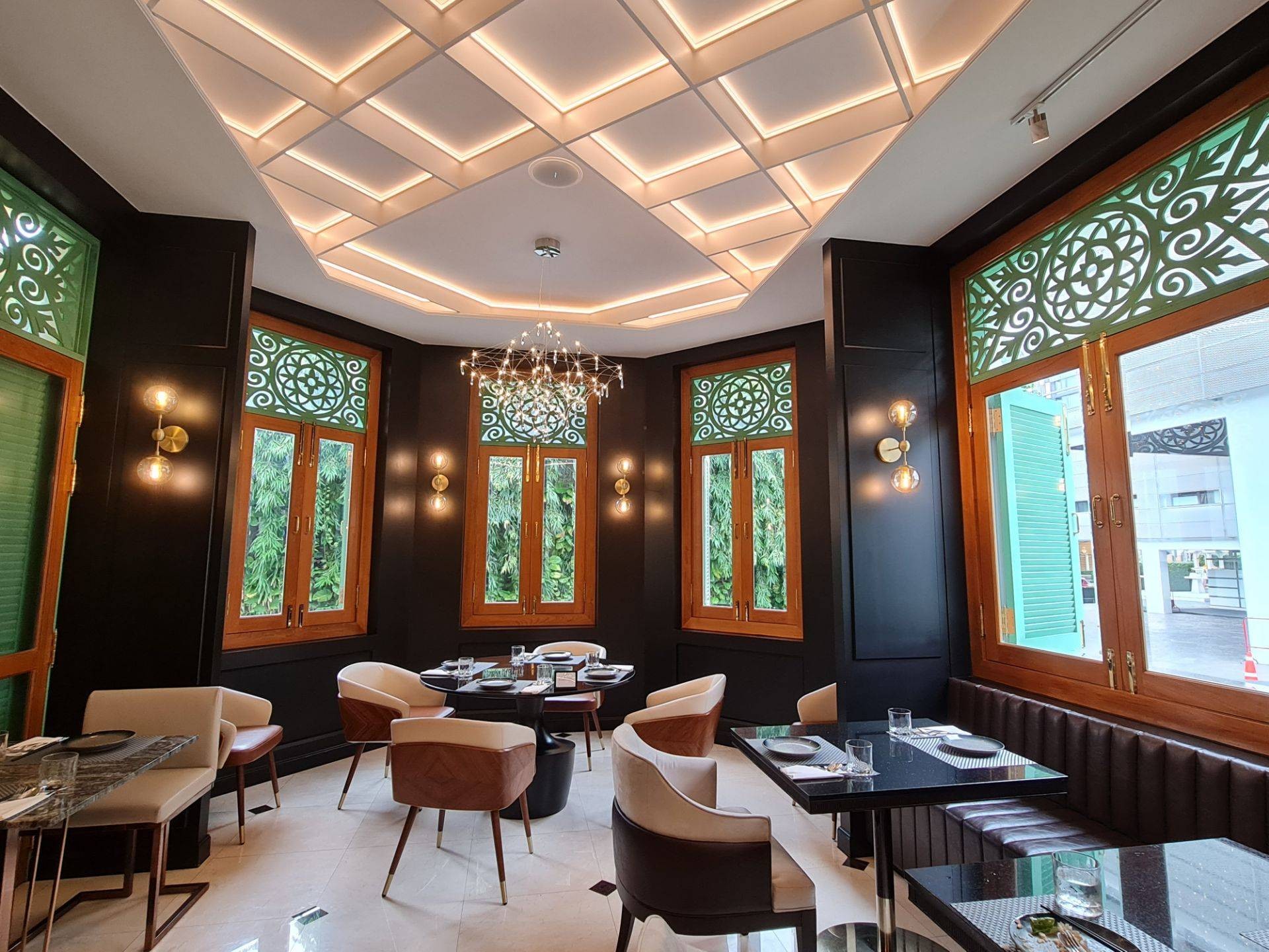 รูป CUT Raw & Grilled และ Chez Miline