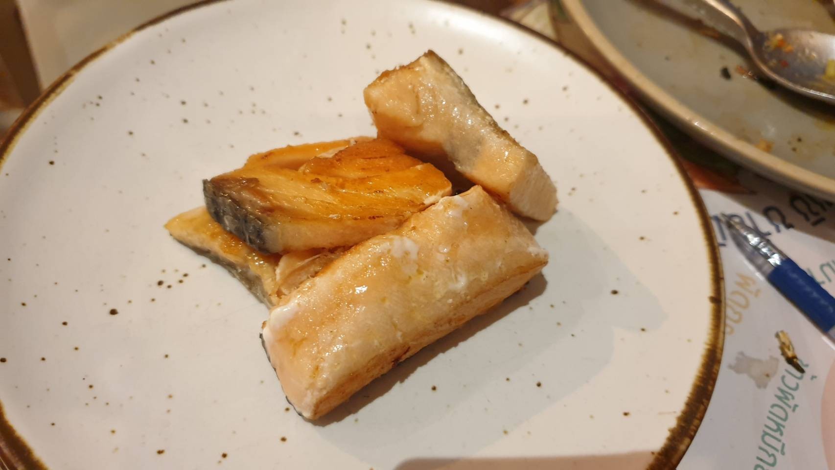 แซลมอนย่าง ร้าน Burn Whale - Wongnai