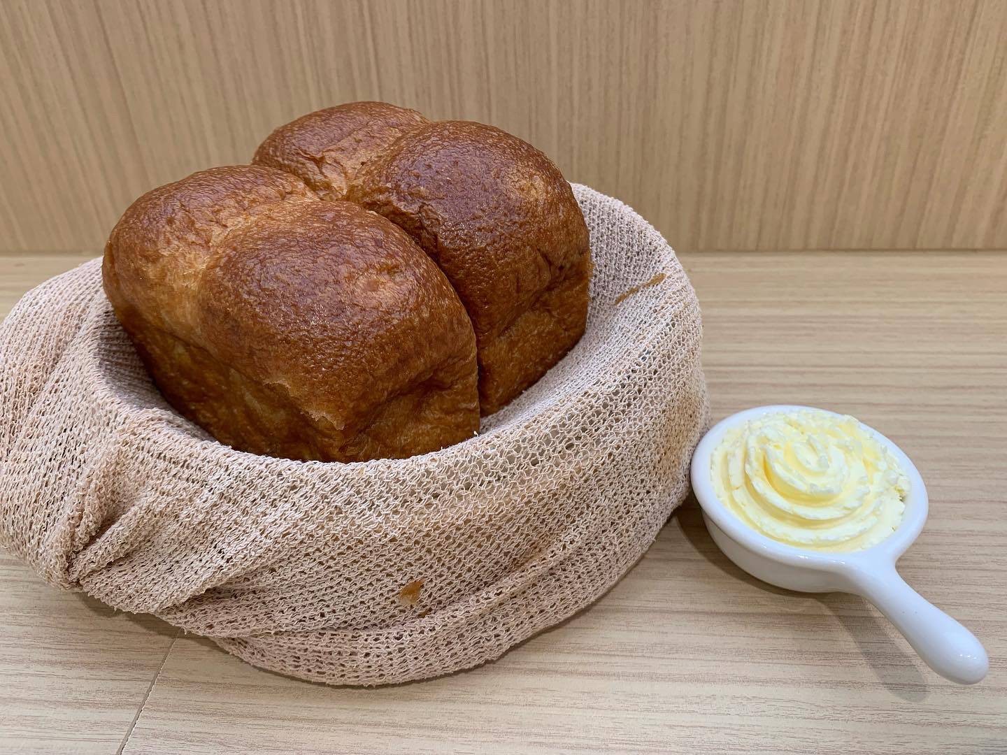 รีวิว Mil Toast House Iconsiam - nice decoration and product presentation