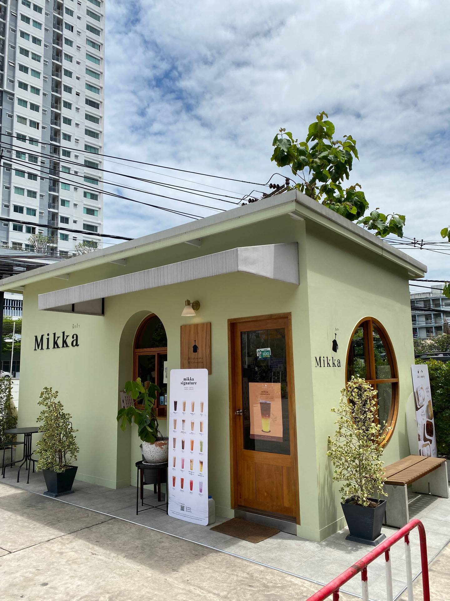 รีวิว Mikka Café & Bakery ตลาดต้นสัก สนามบินน้ำ - คิดถึง Dalgona Coffee ...