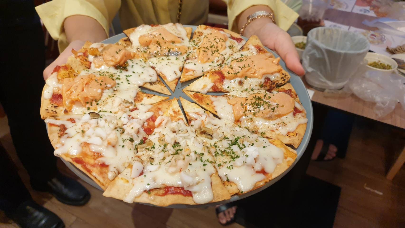 พิซซ่า ร้าน Burn Whale