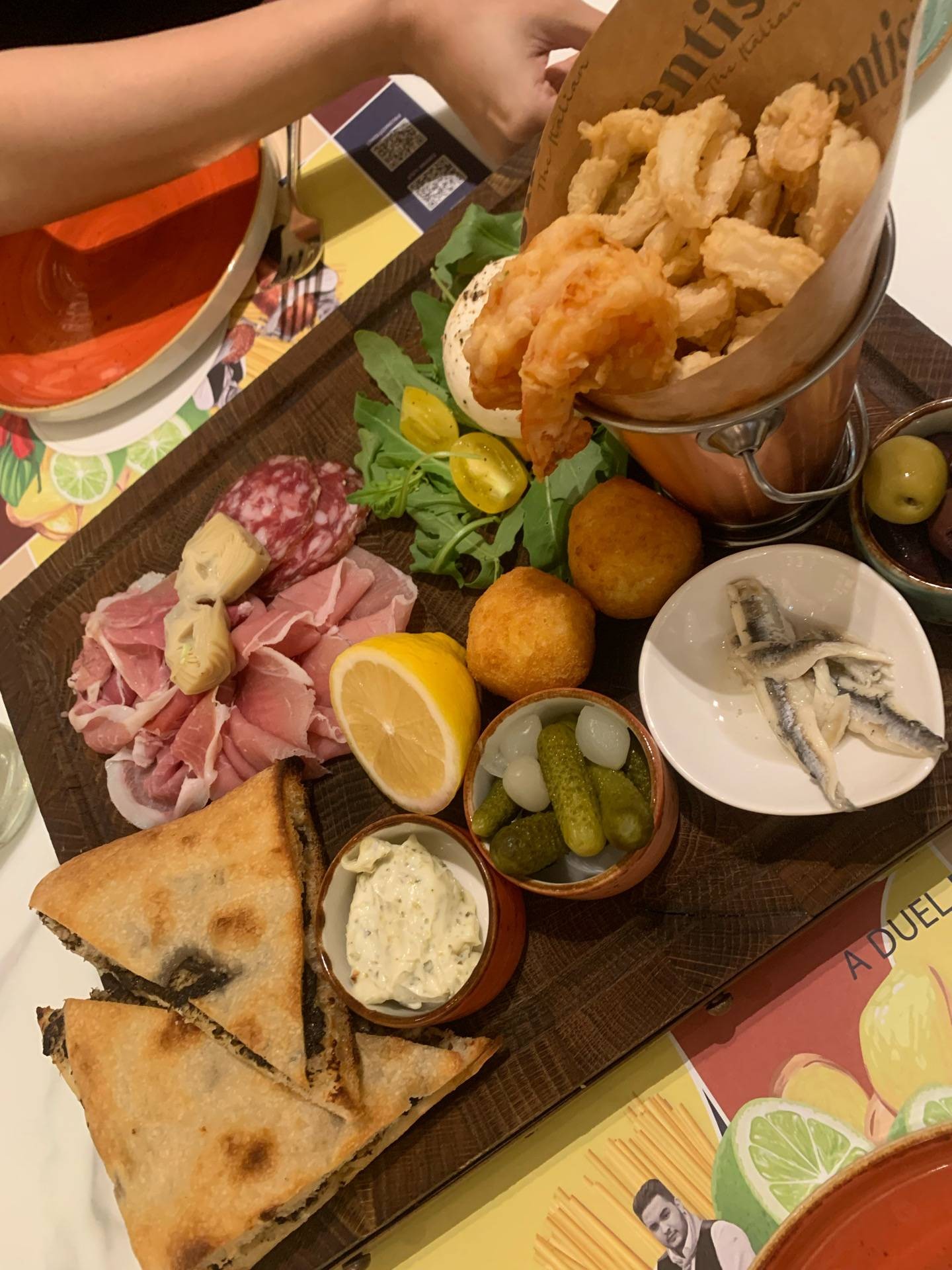 รีวิว Ventisi - โดยรวมแล้วอร่อยมาก แต่อาหารเสิร์ฟช้าและไม่เป็นลำดับ