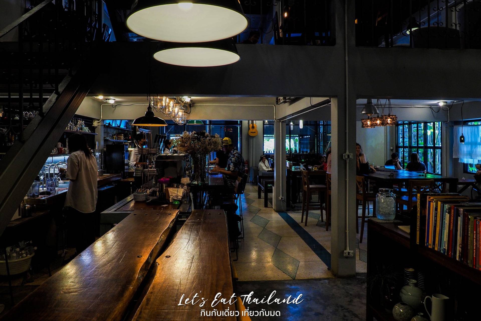 รูป GRAY 18 CAFE Traveller ตรงข้ามทางเข้าชินตา โรงเรียนพรศิริกุลเก่า