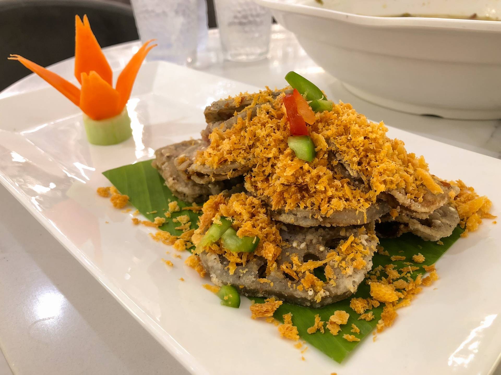 ไต้ฝุ่นรูทโลตัส ร้าน LT Fish Restaurant CentralwOrld - Wongnai