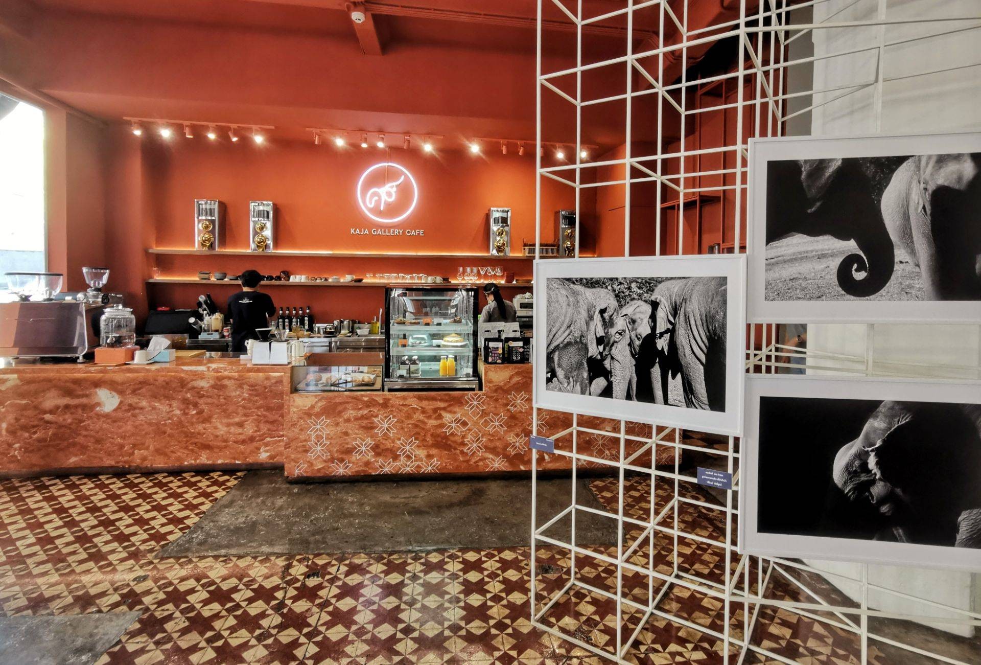 รูป Kaja Gallery Cafe Cacha bed hotel