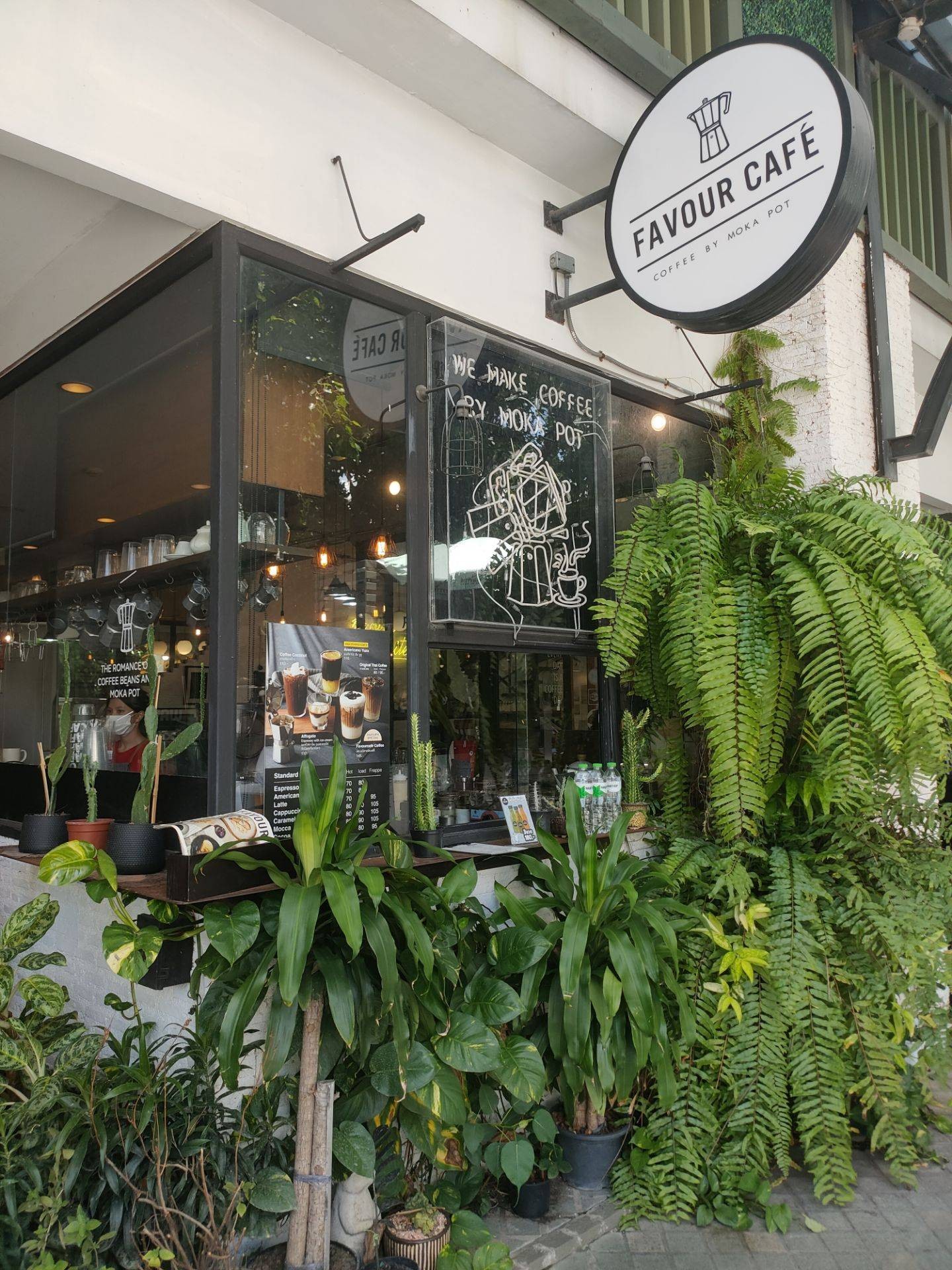 รีวิว FAVOUR CAFE' - คาเฟ่บรรยากาศดี กาแฟรสเยี่ยม