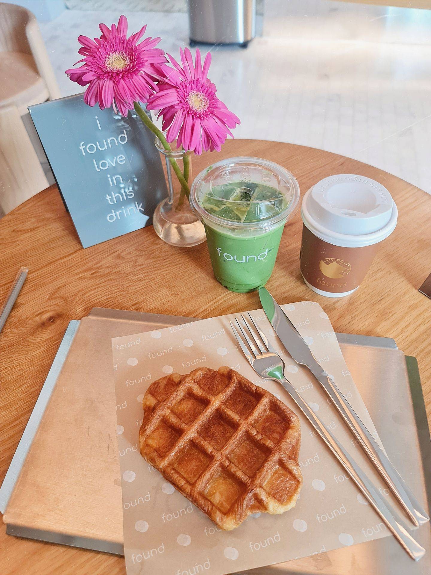 รูป found cafe นวลจันทร์