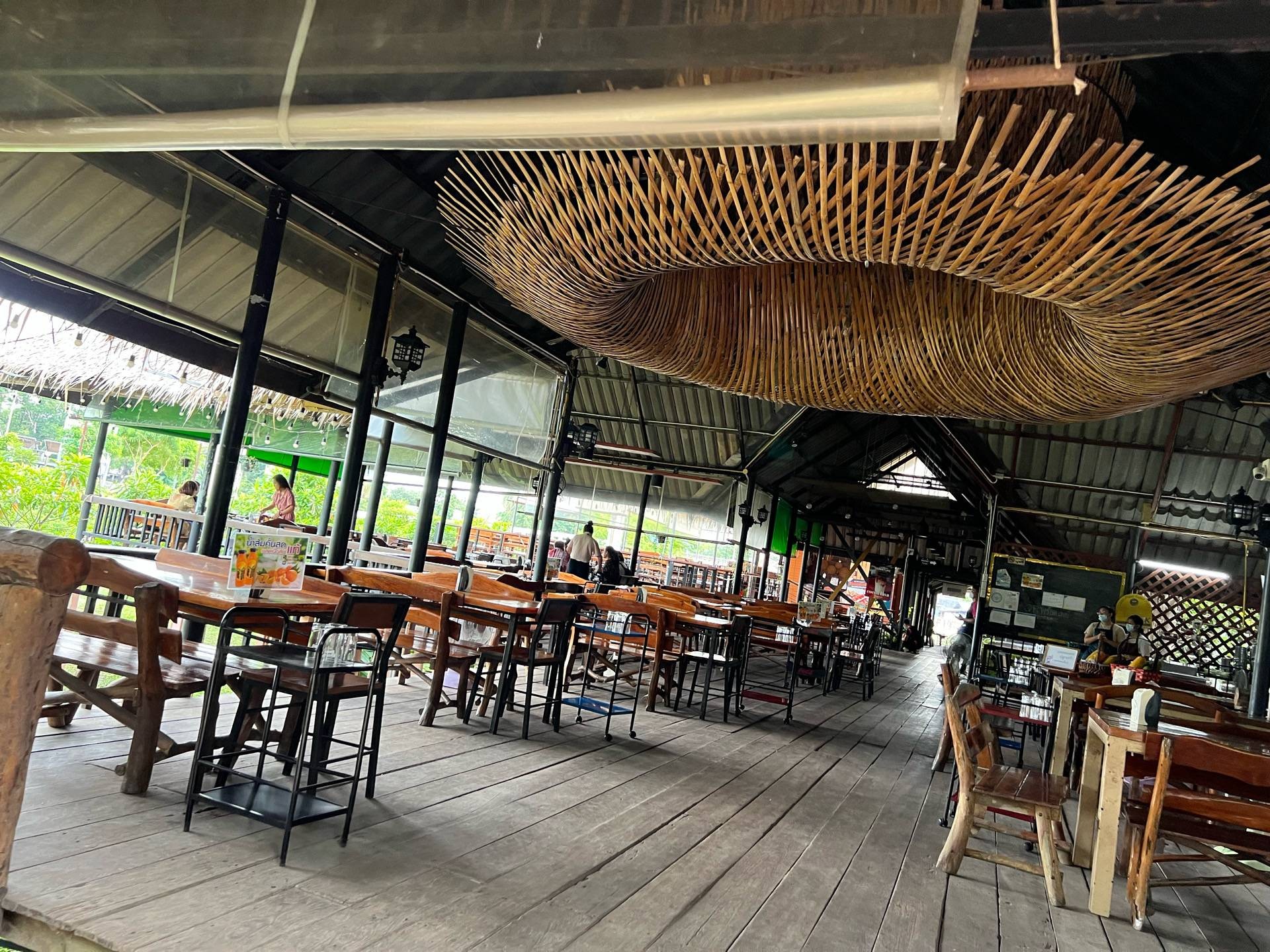 รูป อาหารริมบ้านชานเมือง