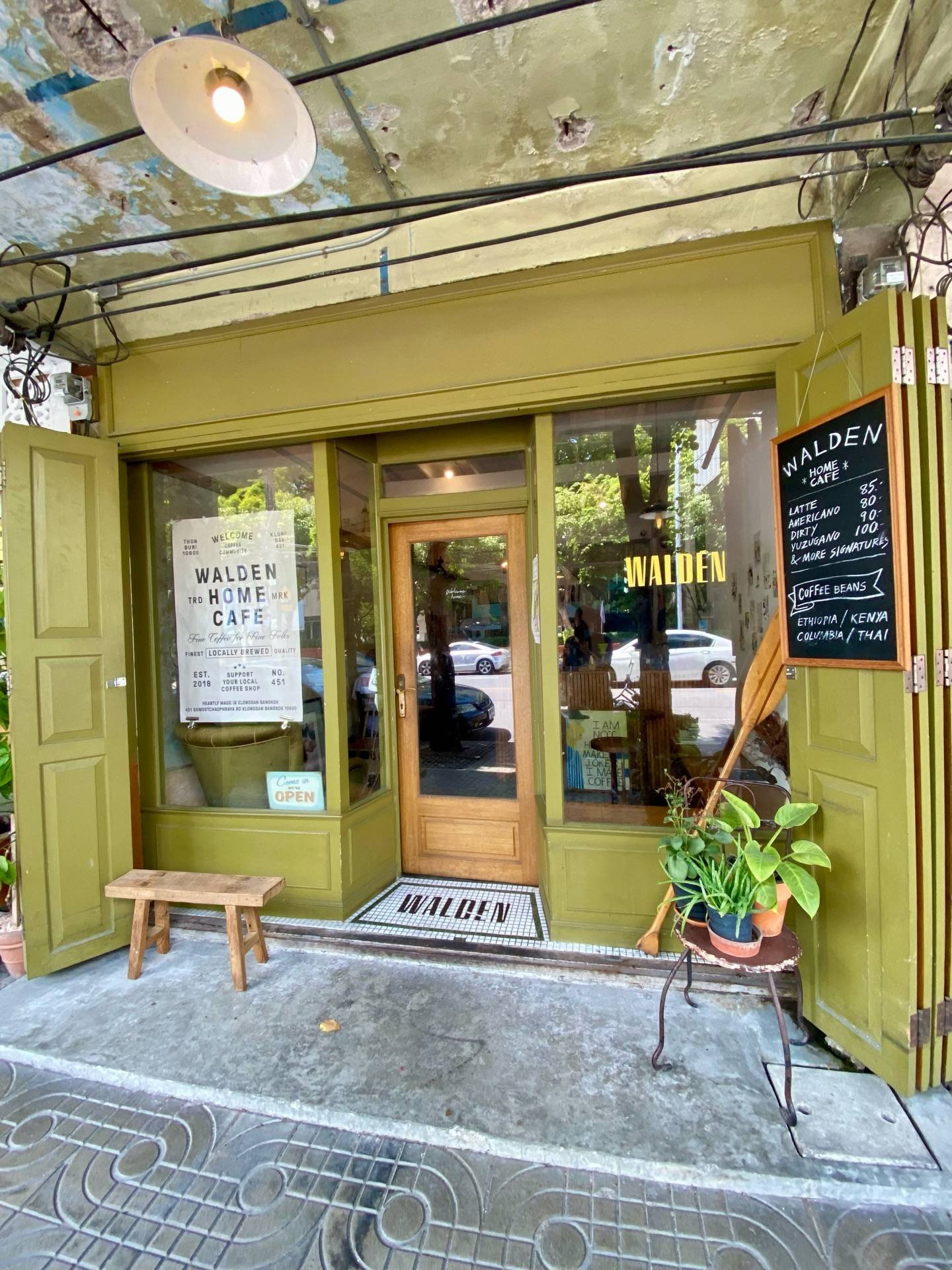 รีวิว Walden Home Cafe - คาเฟ่เด็กชายสไตล์เข้มขรึม กับกาแฟโทนรสสัมผัสนุ่มละมุน - Wongnai