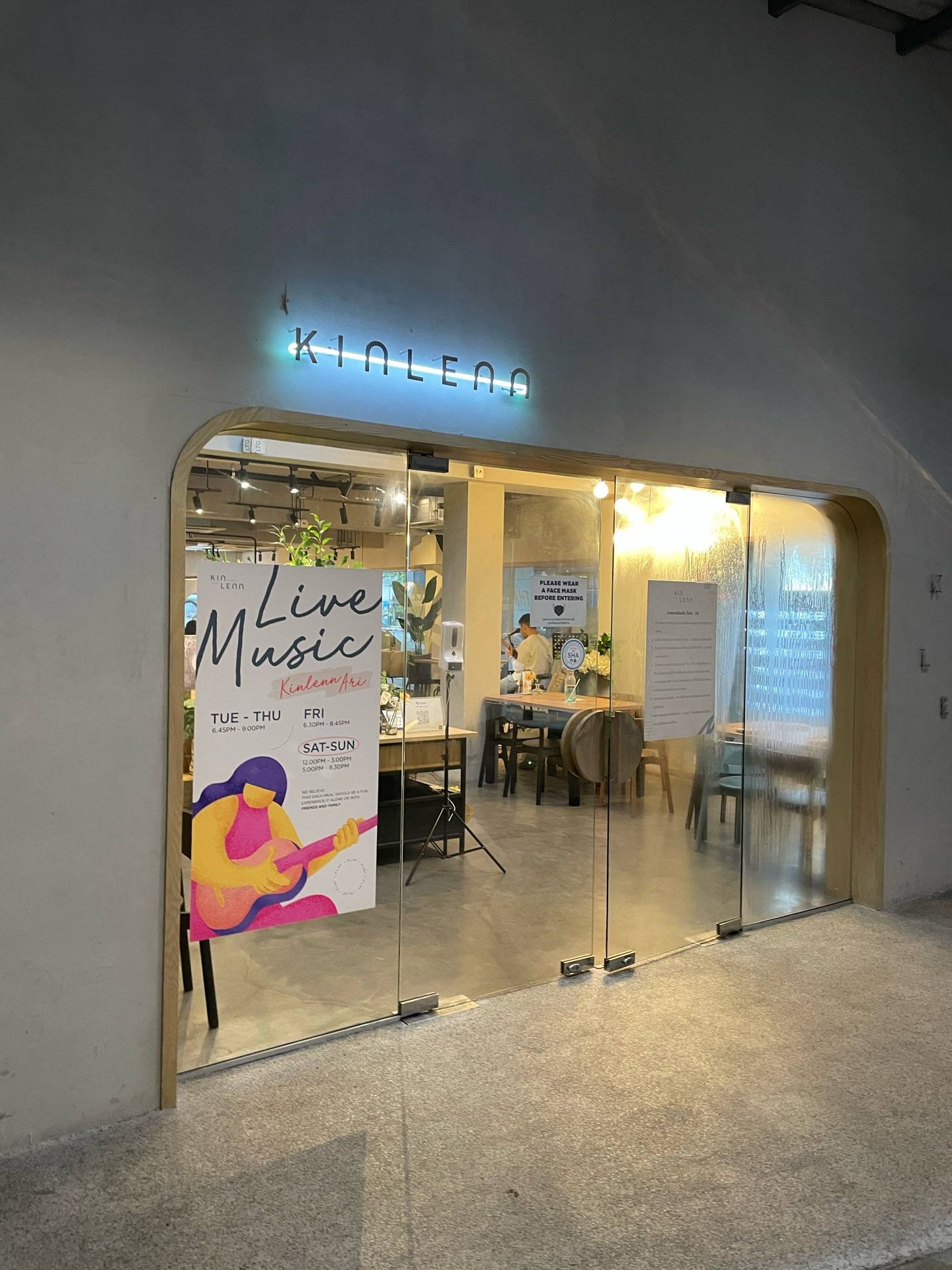 รูป Kinlenn Eatery & Play Ari