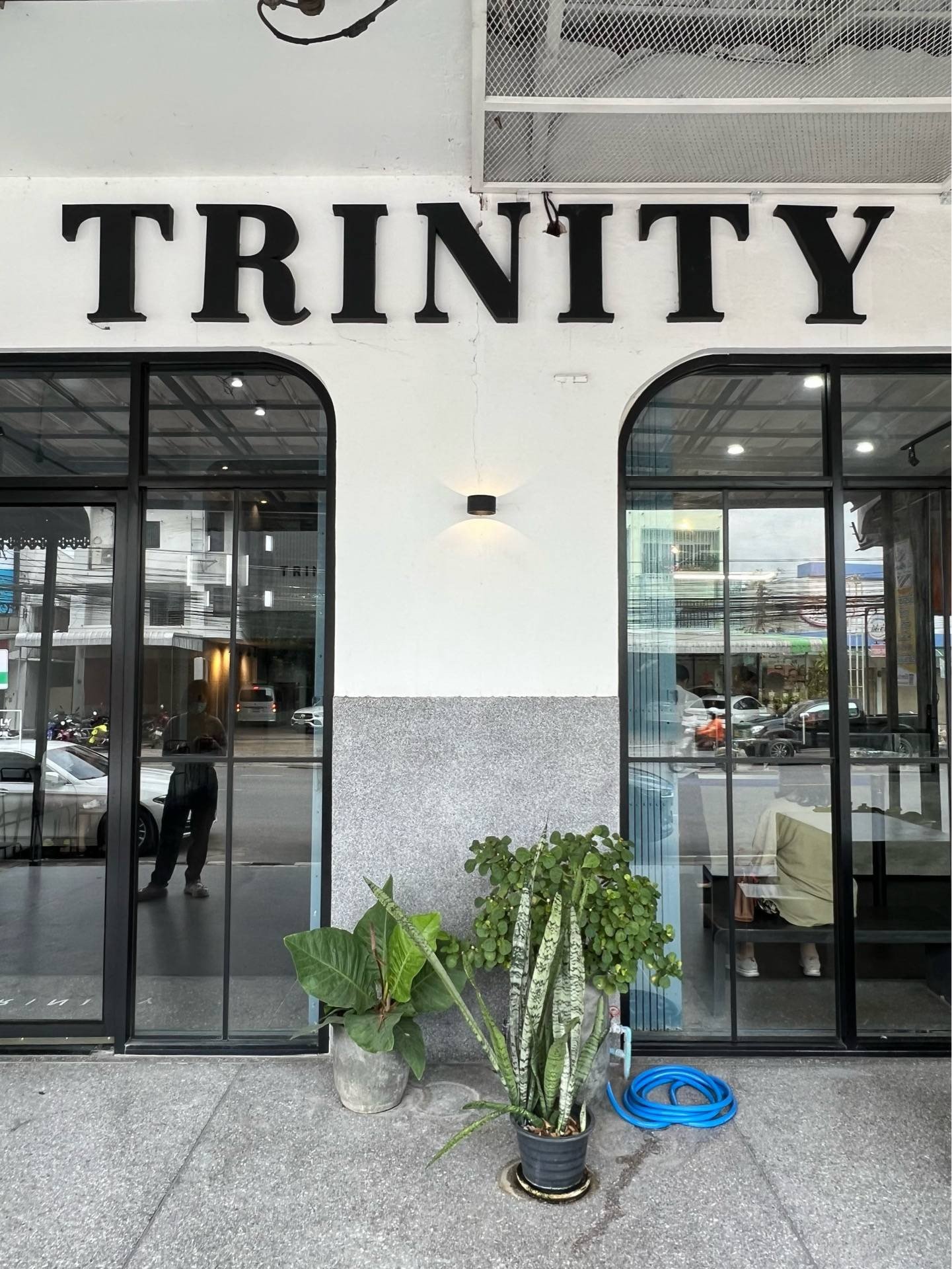 รีวิว TRINITY CAFÉ (สำนักงานใหญ่ - ถนนหน้าเมือง) - - Trinity Cafe
