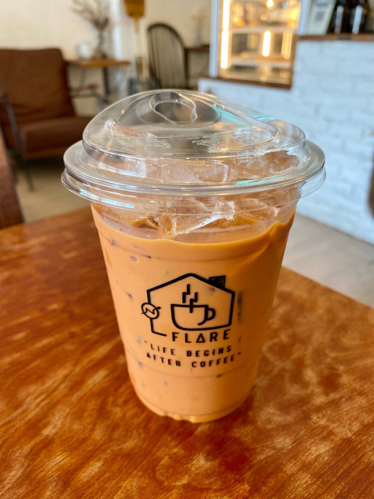 รีวิว Flare Coffee ถนนโสภณ ซอย 9 (มาบตาพุด) - ร้านกาแฟเล็ก มีที่นั่งทำงาน