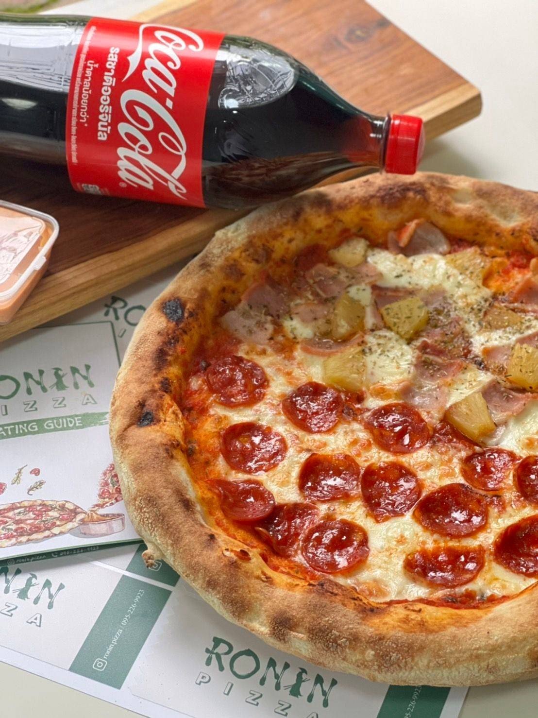 รีวิว Ronin pizza ลาดพร้าว 18 - แป้งดีจริงๆค่ะชอบแป้งแบบนี้หาทานยาก ...