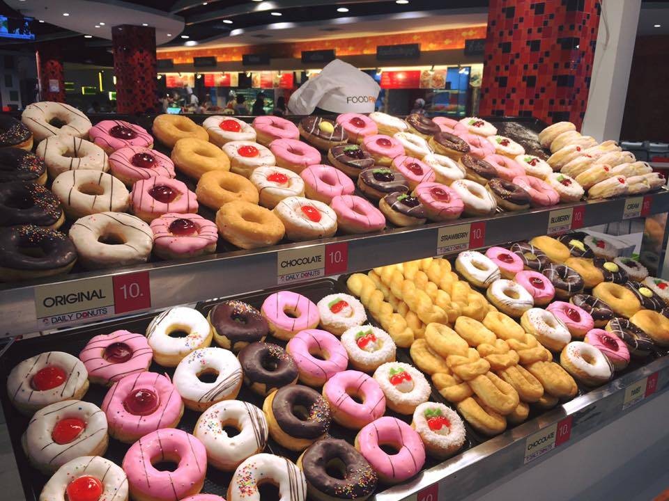 รีวิว Daily Donut โป่งไผ่ โป่งไผ่ - ขนมเยอะมากราคาไม่แพง